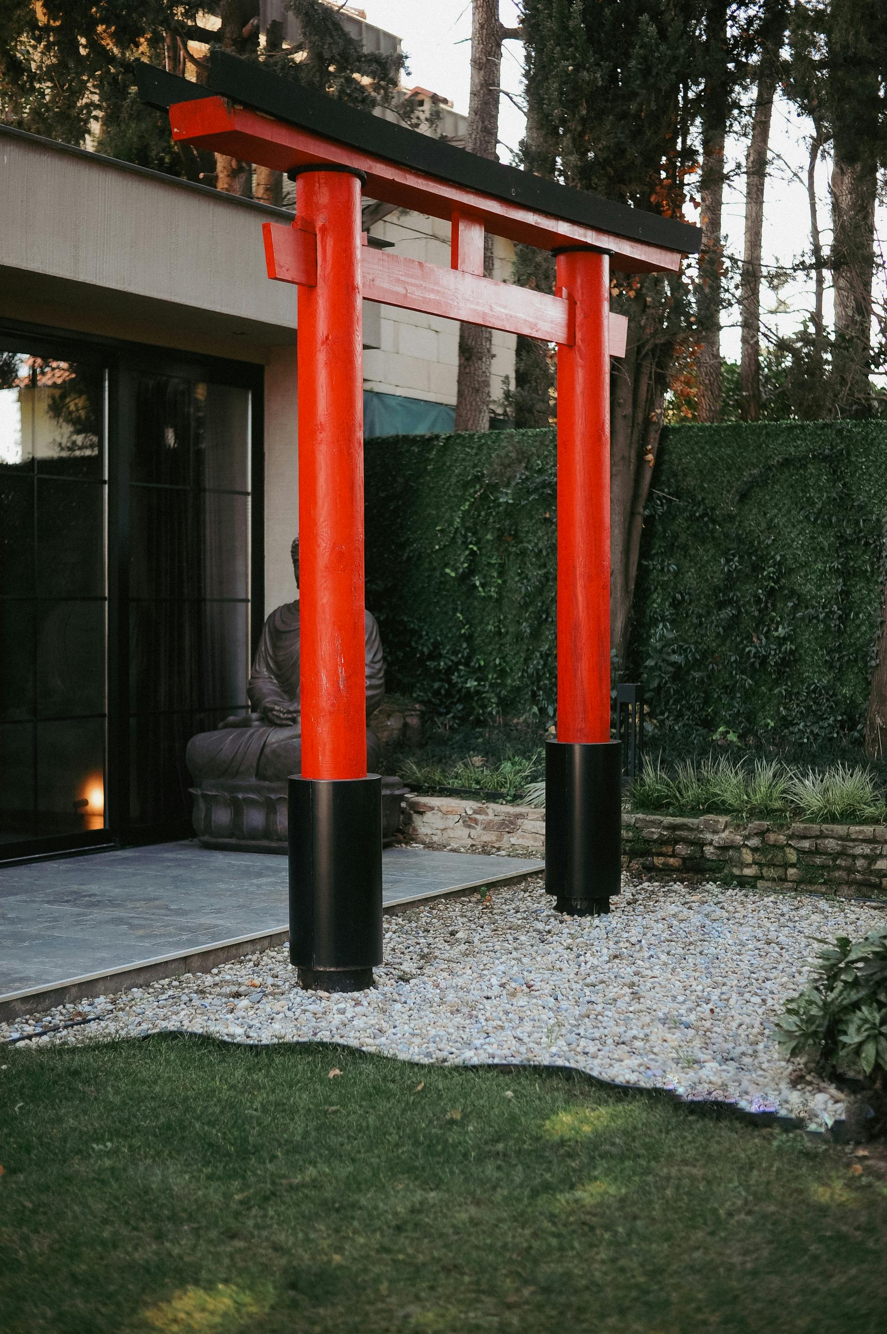 Minimal Black And White Japanese Torii Gate Photos, Download The BEST ...