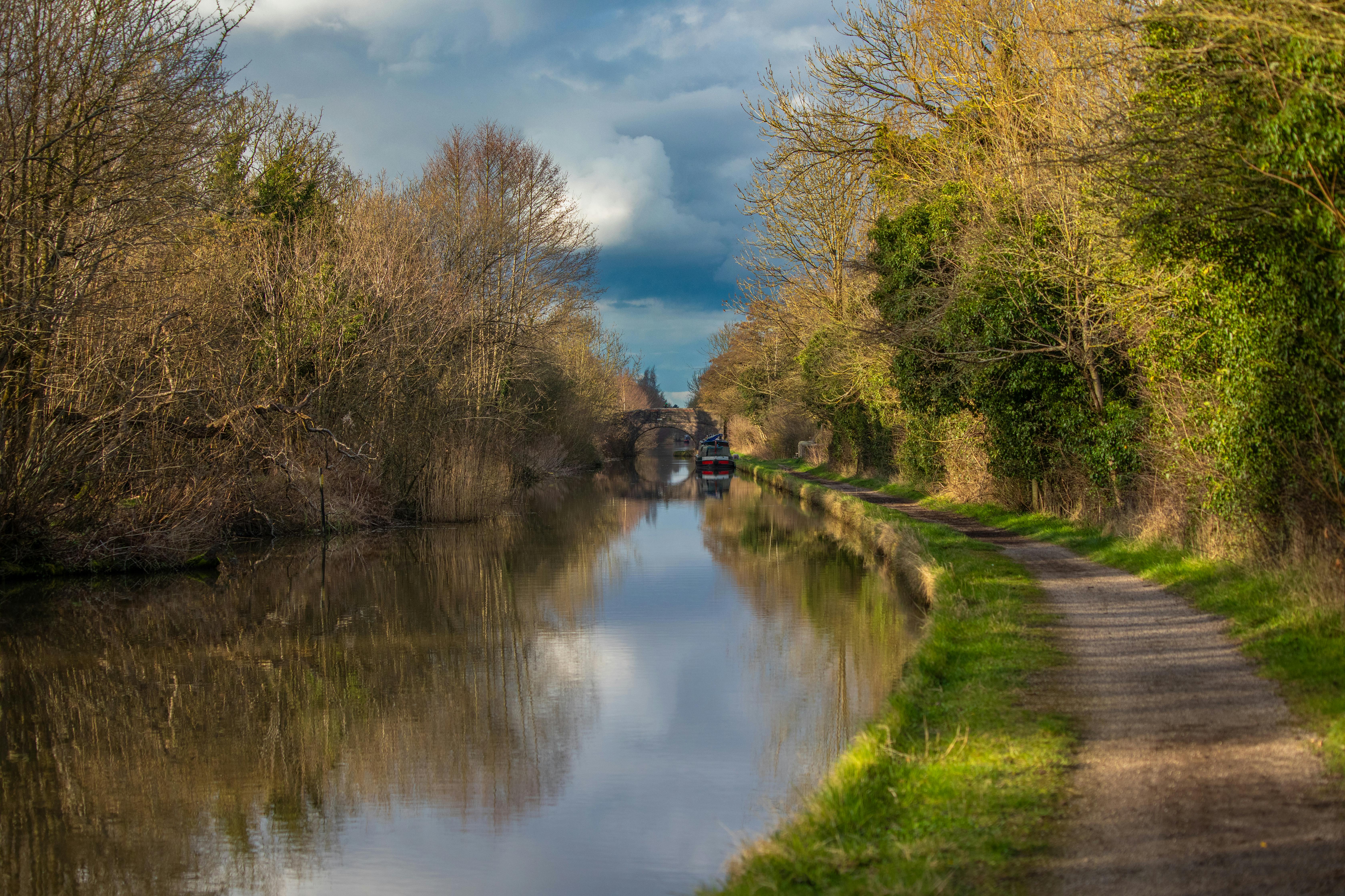 Footpath along River · Free Stock Photo
