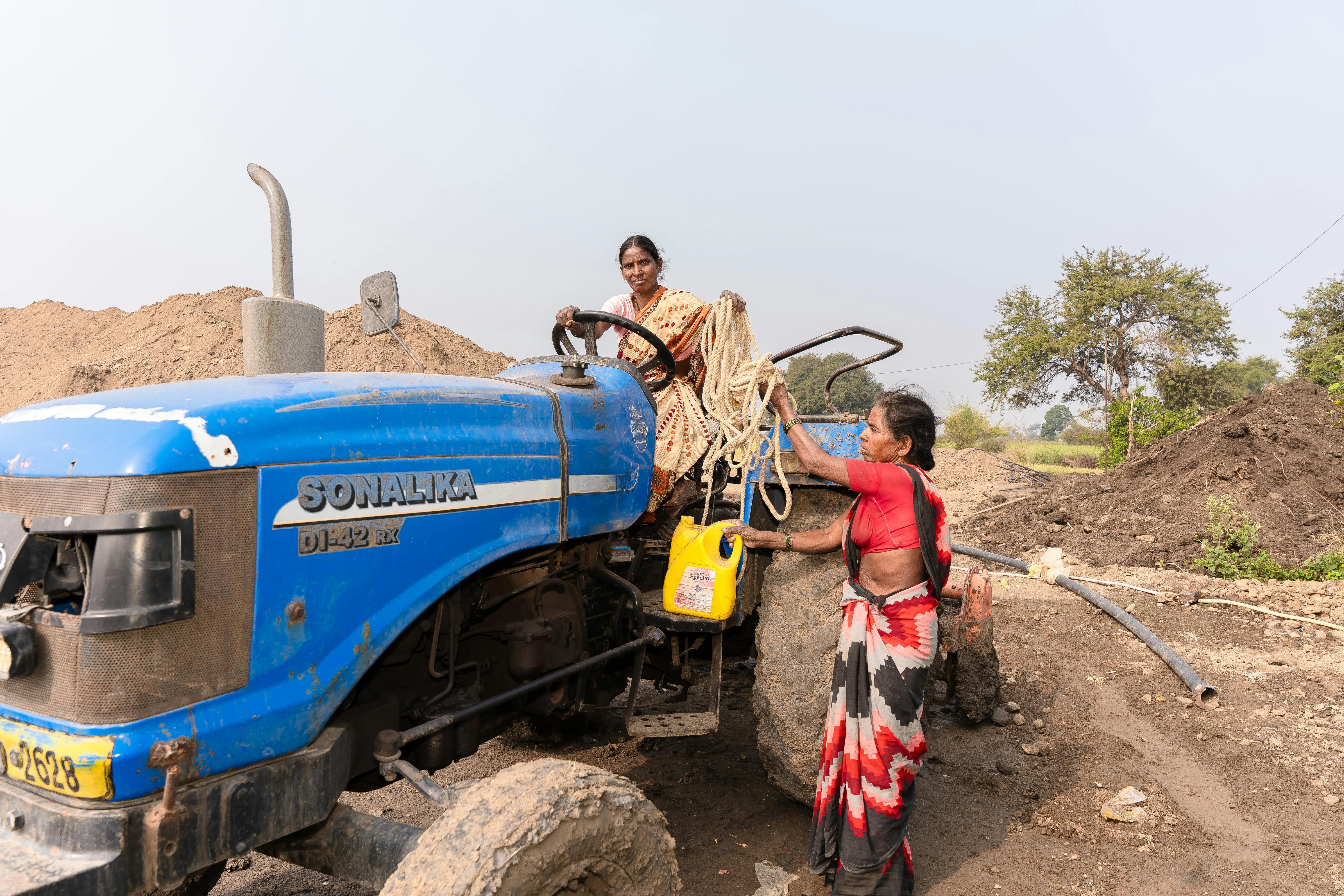 Indian Women In Tractor Photos, Download The BEST Free Indian Women In ...