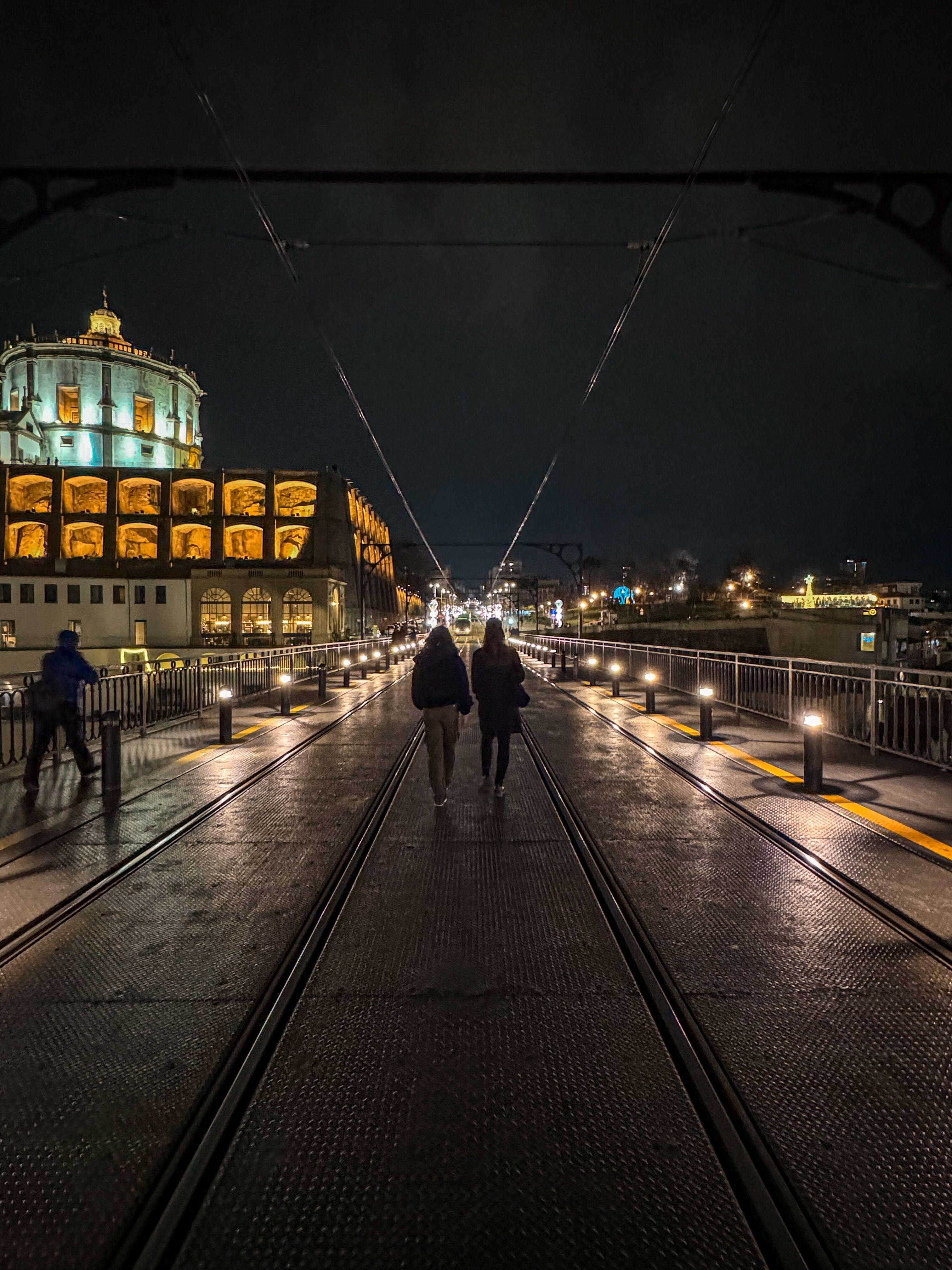 Walking Accross Dom Luís I Bridge · Free Stock Photo