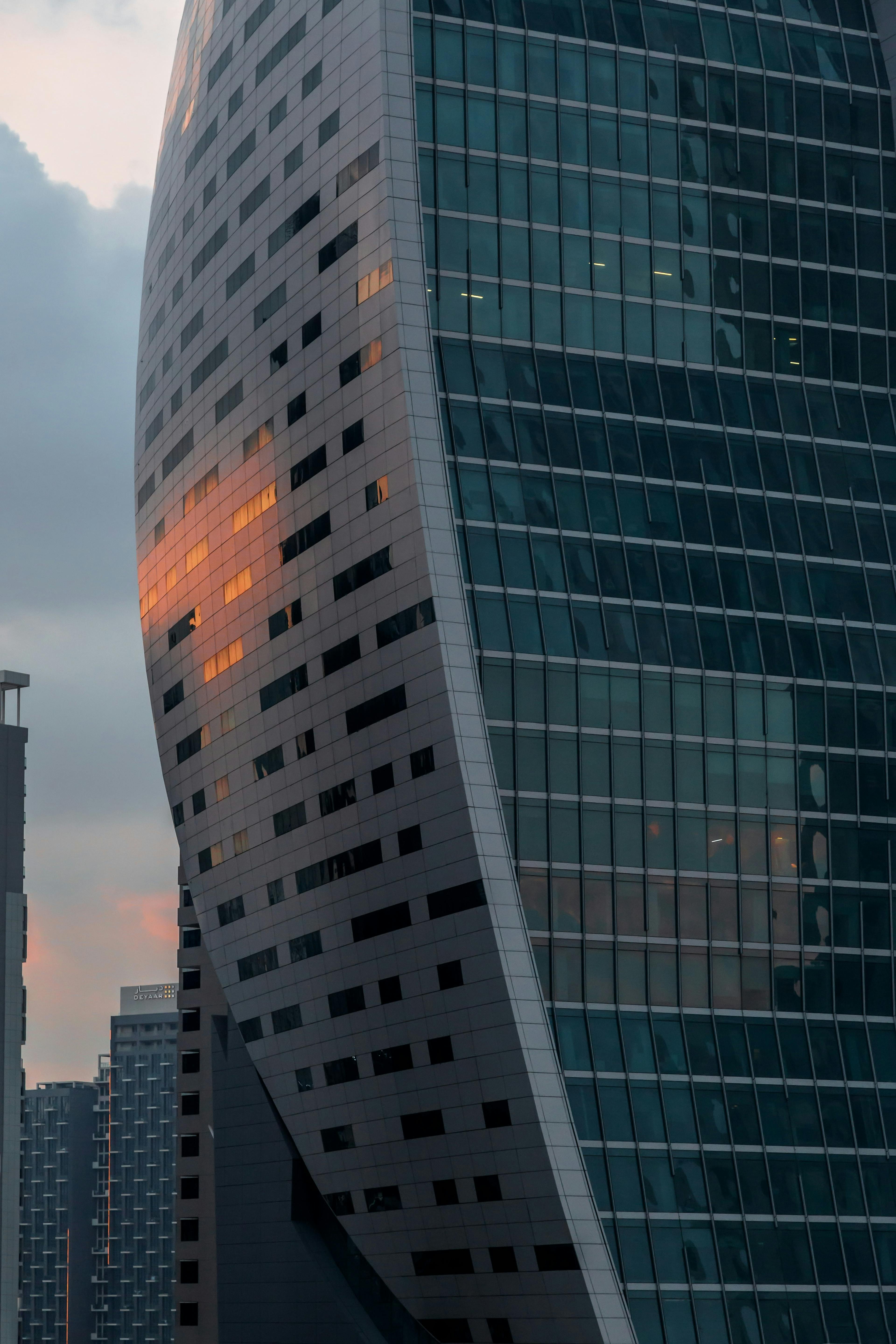 Ultra modern commercial building · Free Stock Photo