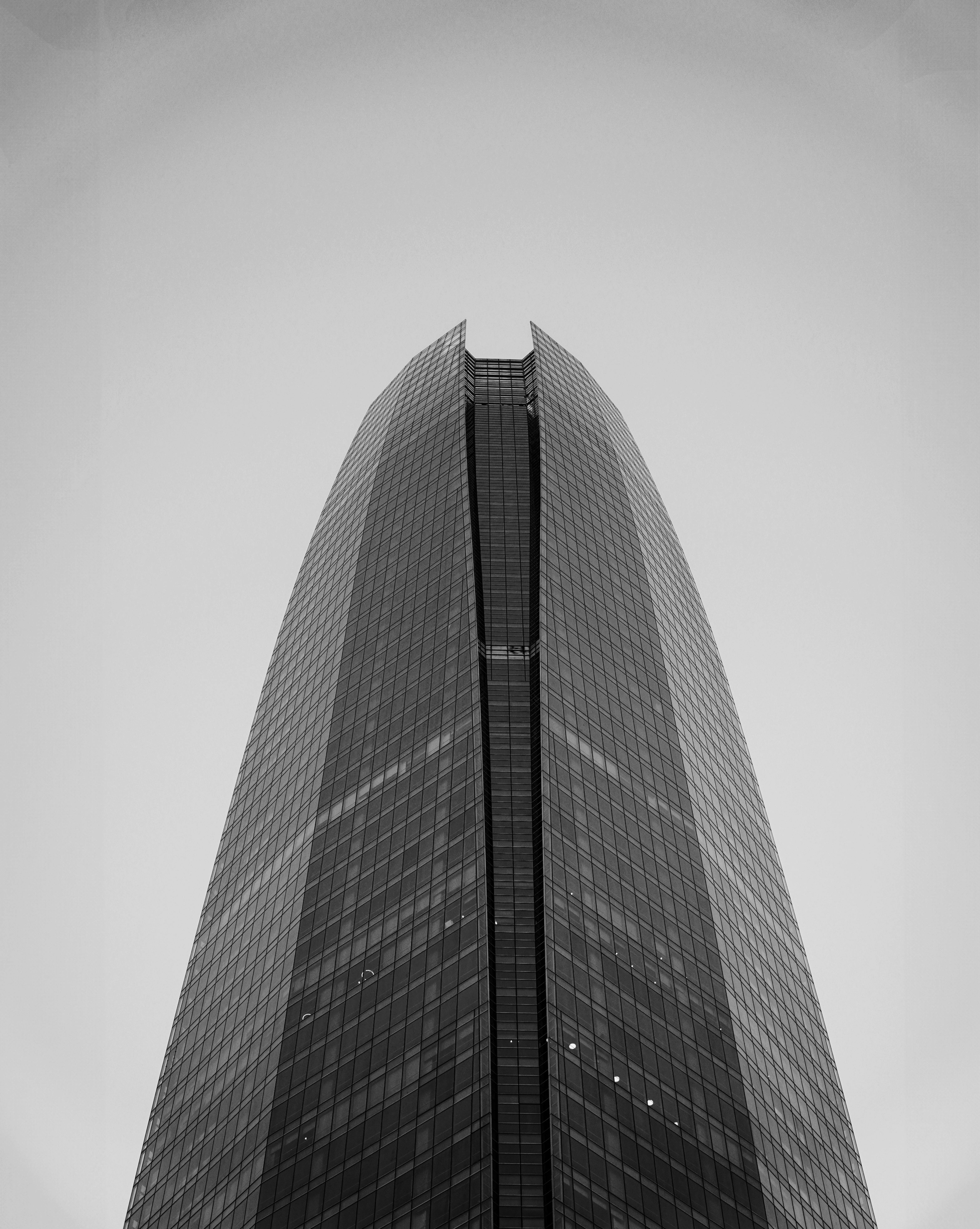 Black and white building · Free Stock Photo