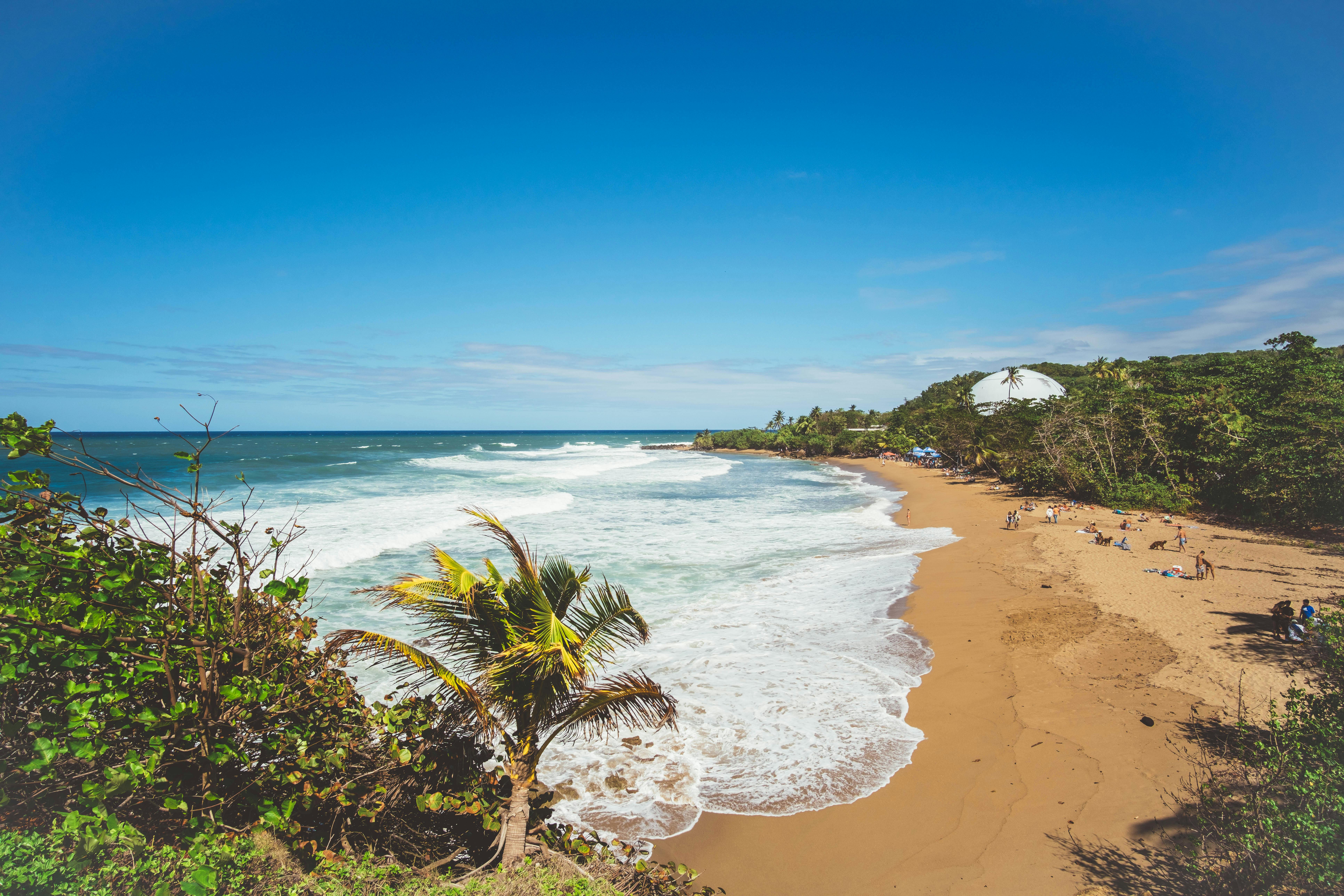 Clear Sky over Domes Beach in Puerto Rico · Free Stock Photo