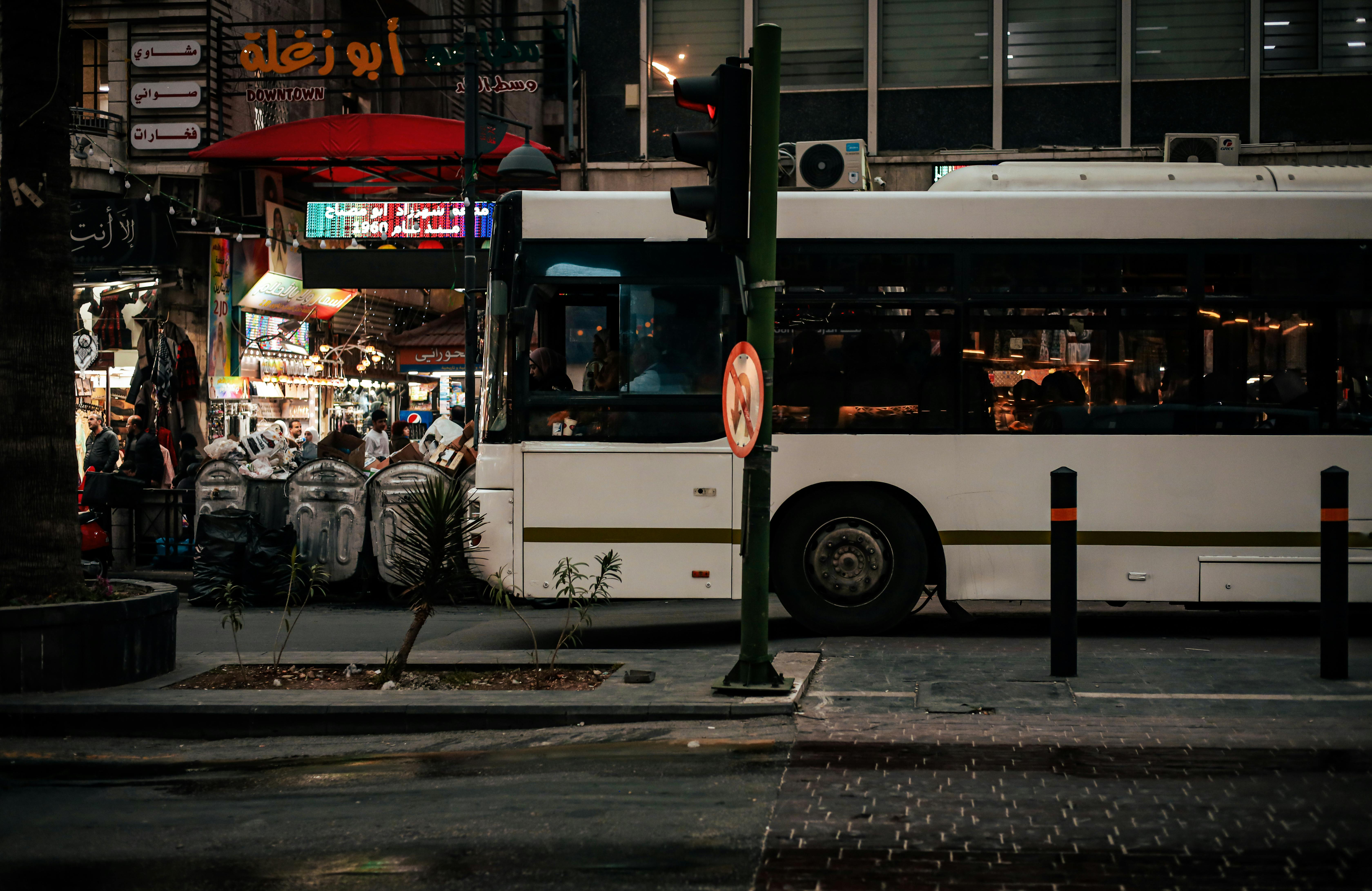 Bus on Street in City · Free Stock Photo