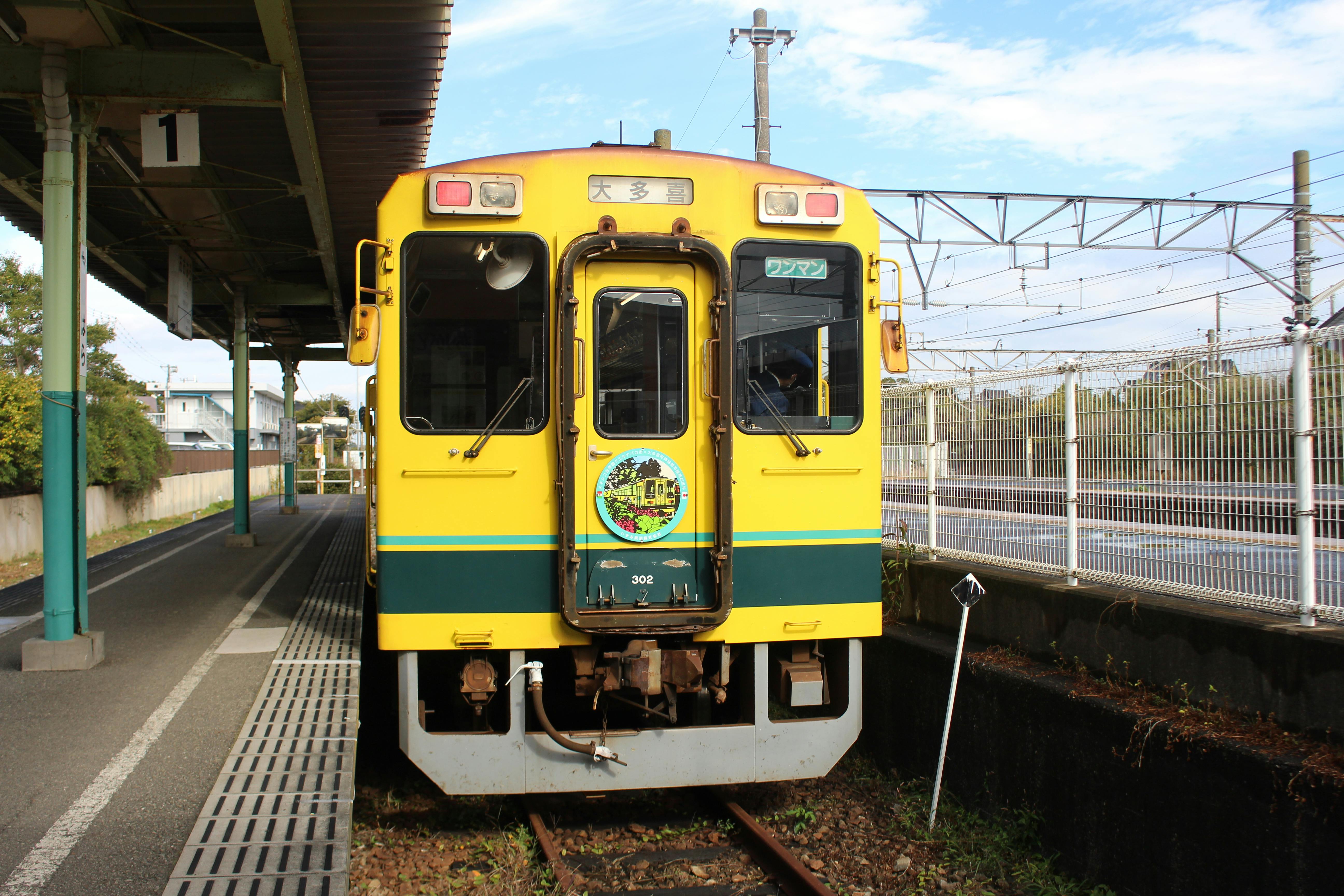 Yellow Locomotive at Railway Station · Free Stock Photo