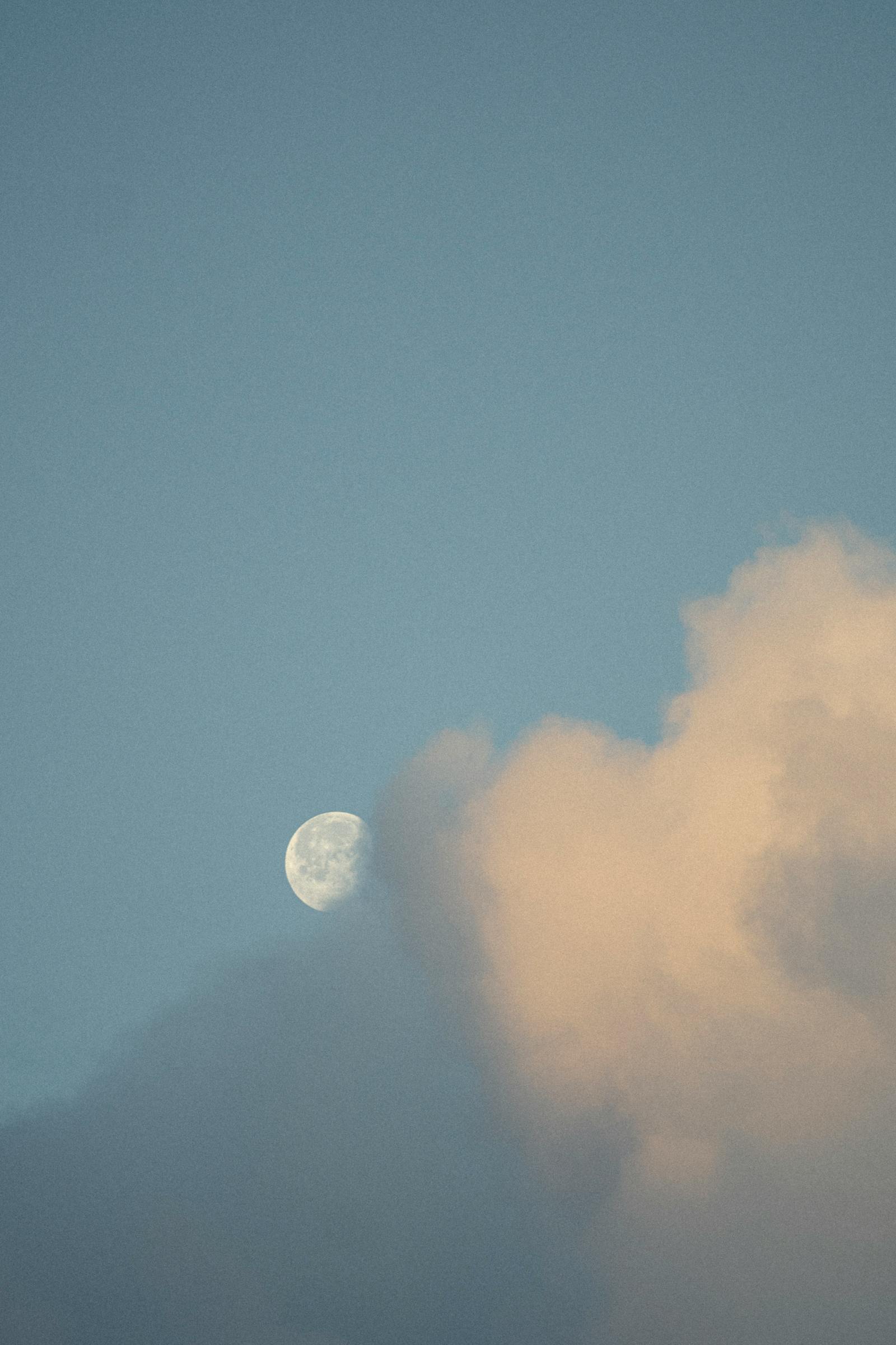 Light Purple Moon Wallpaper Photos, Download The BEST Free Light Purple ...