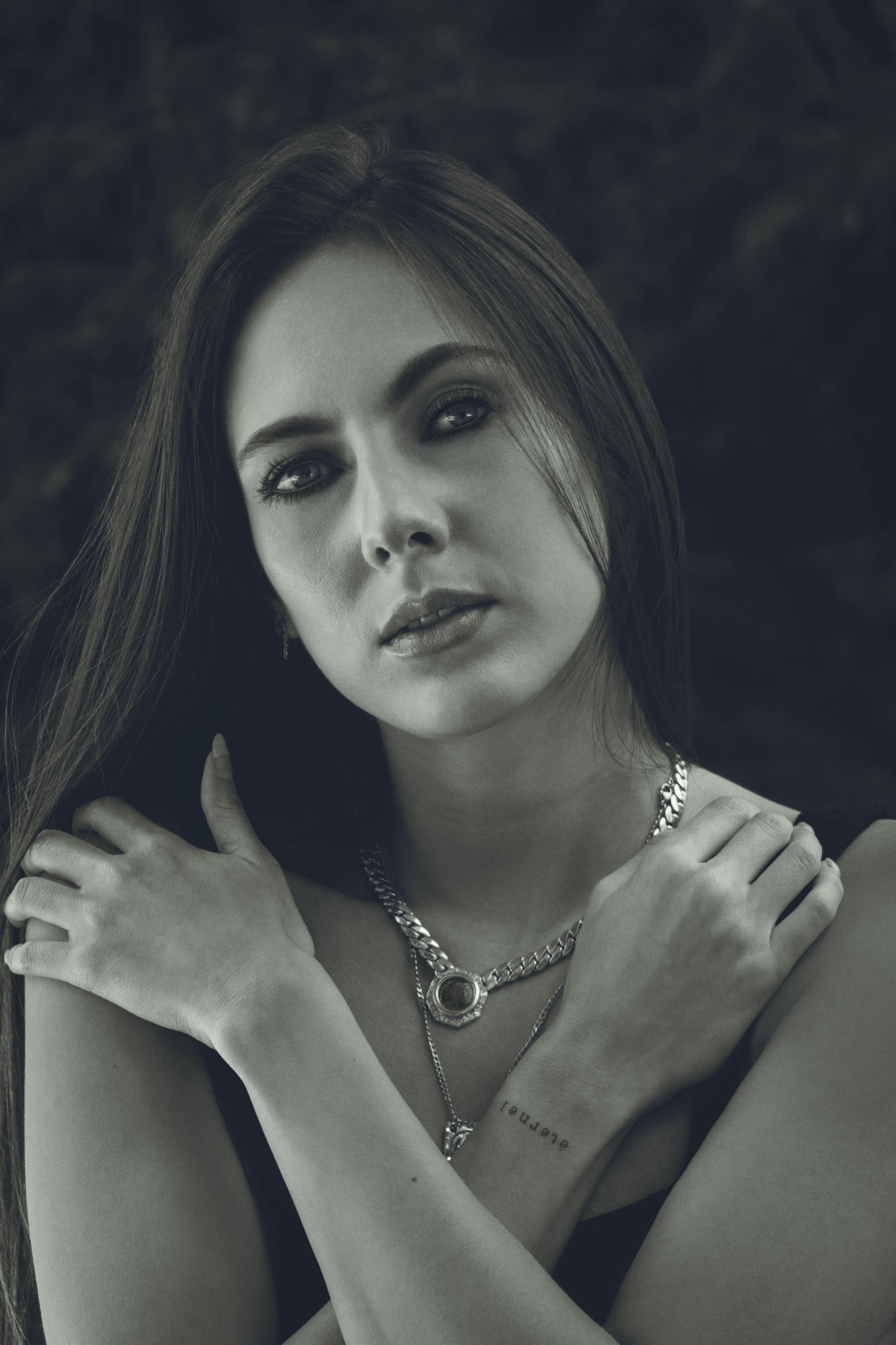 Portrait of Woman in Black and White · Free Stock Photo