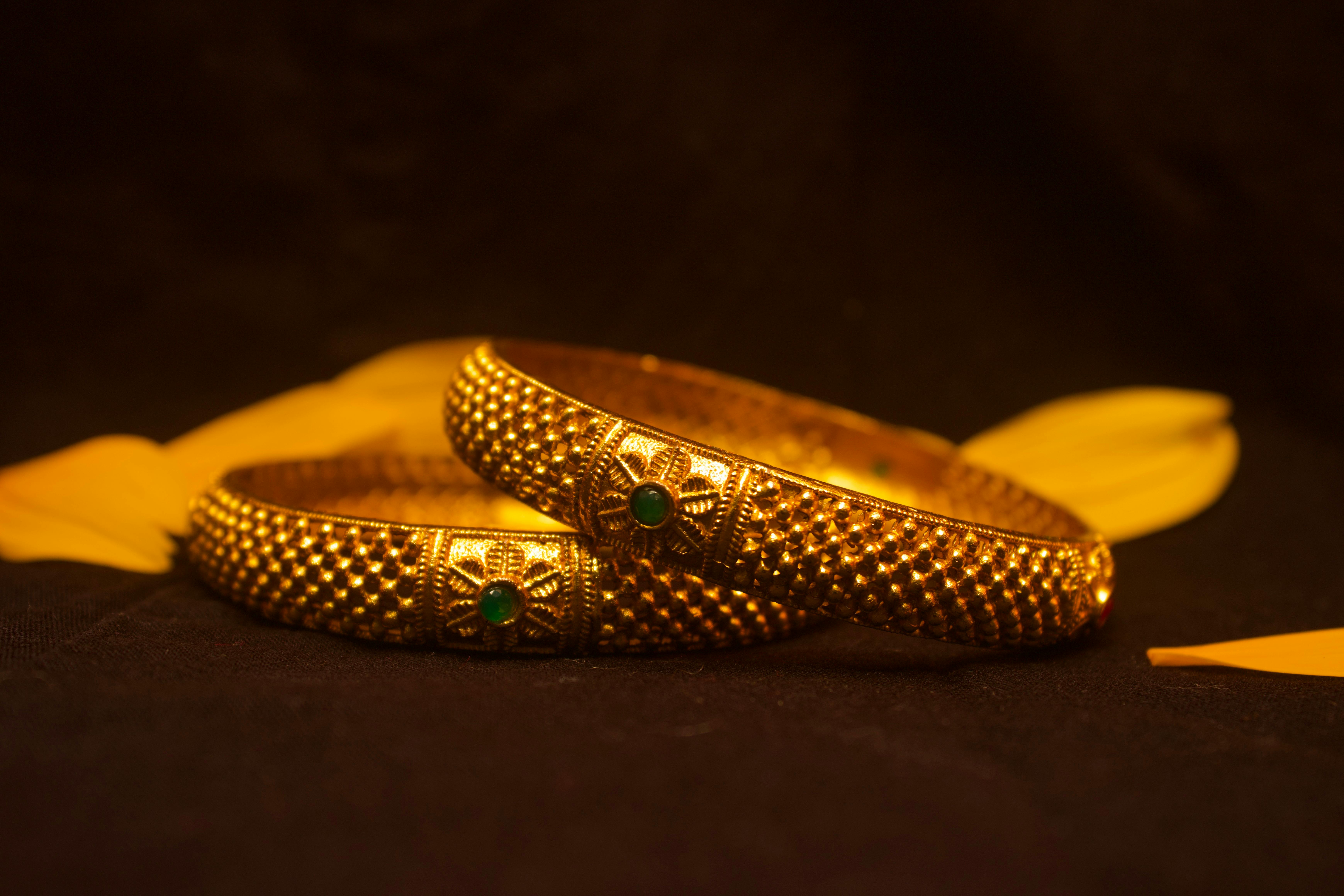 Close-up of Two Gold Rings · Free Stock Photo