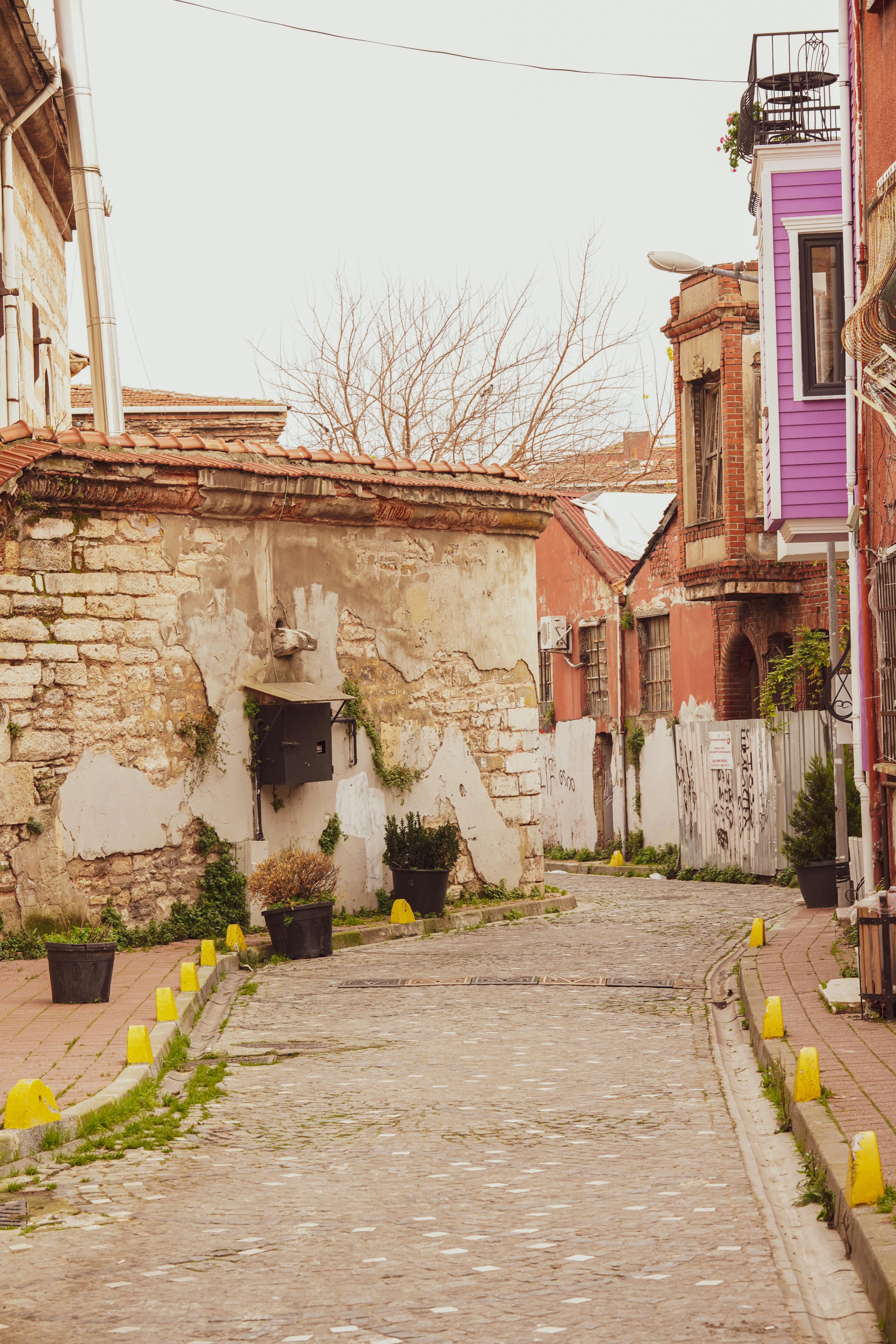 Narrow Street with Run Down Buildings and Garages · Free Stock Photo