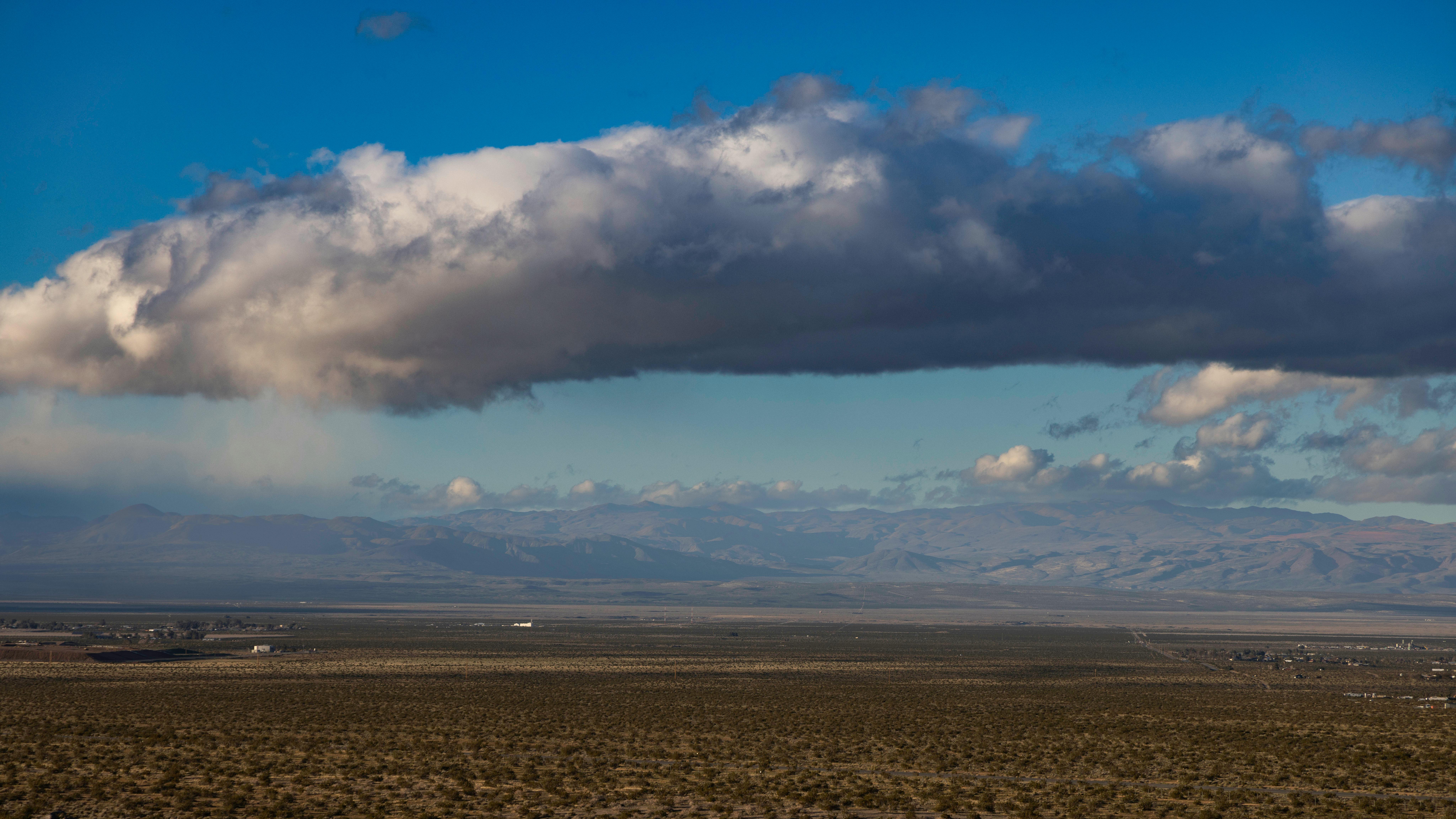 Stratus Cloud Hanging Over the Prairie · Free Stock Photo