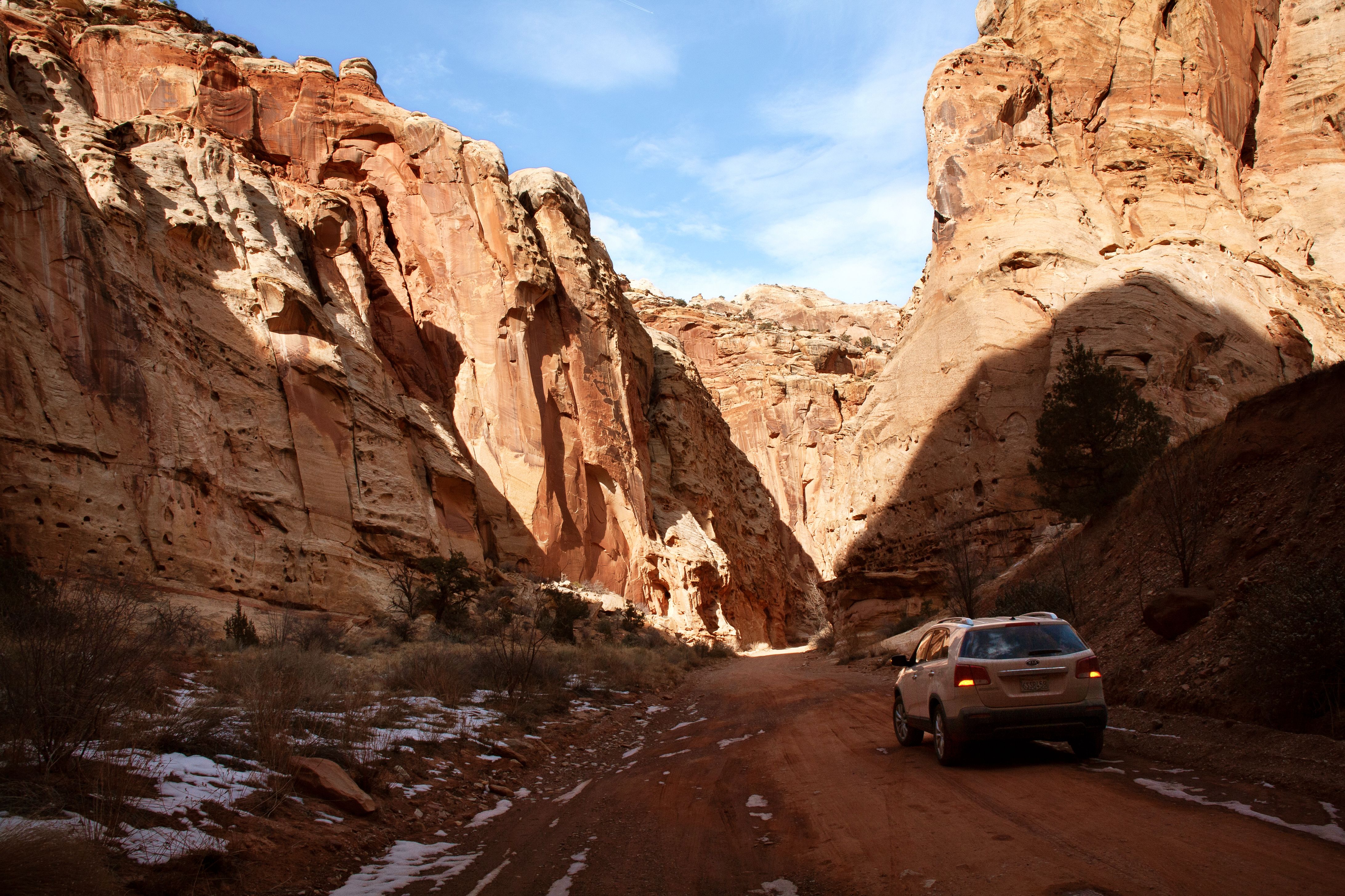Car in Canyon · Free Stock Photo
