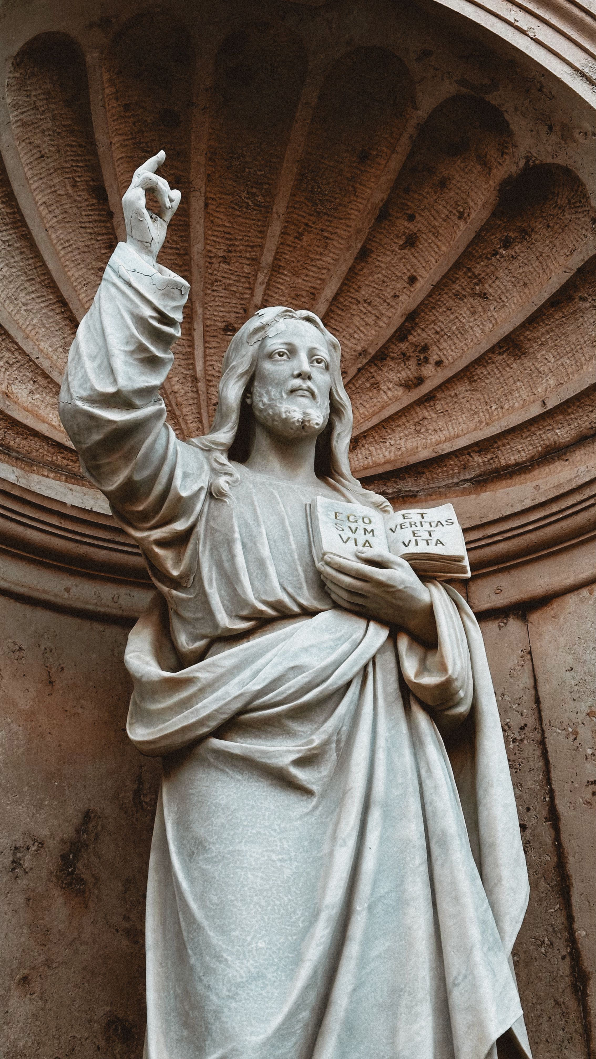 Statue of Jesus in Niche · Free Stock Photo