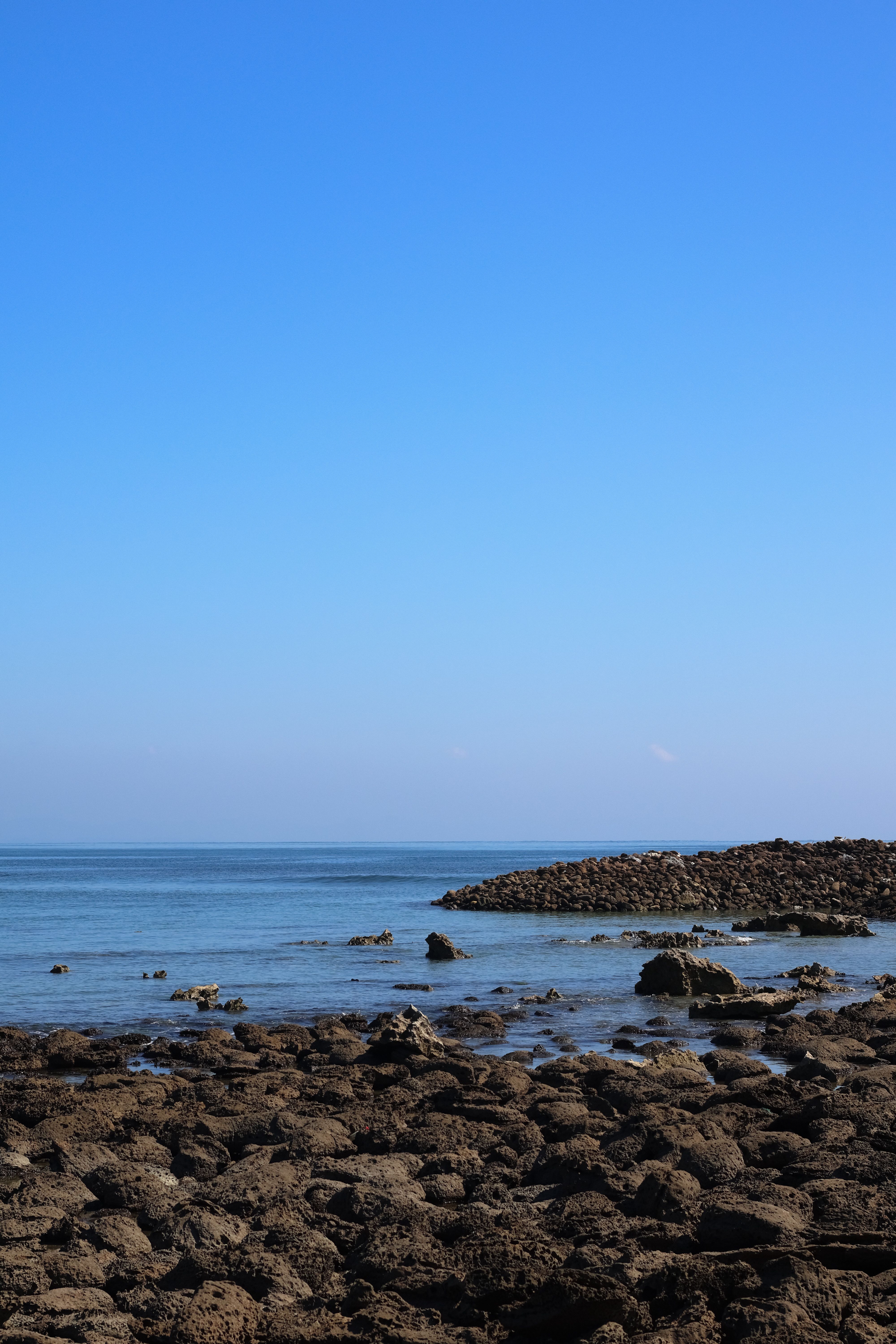 Rocas Costeras En La Playa · Foto de stock gratuita
