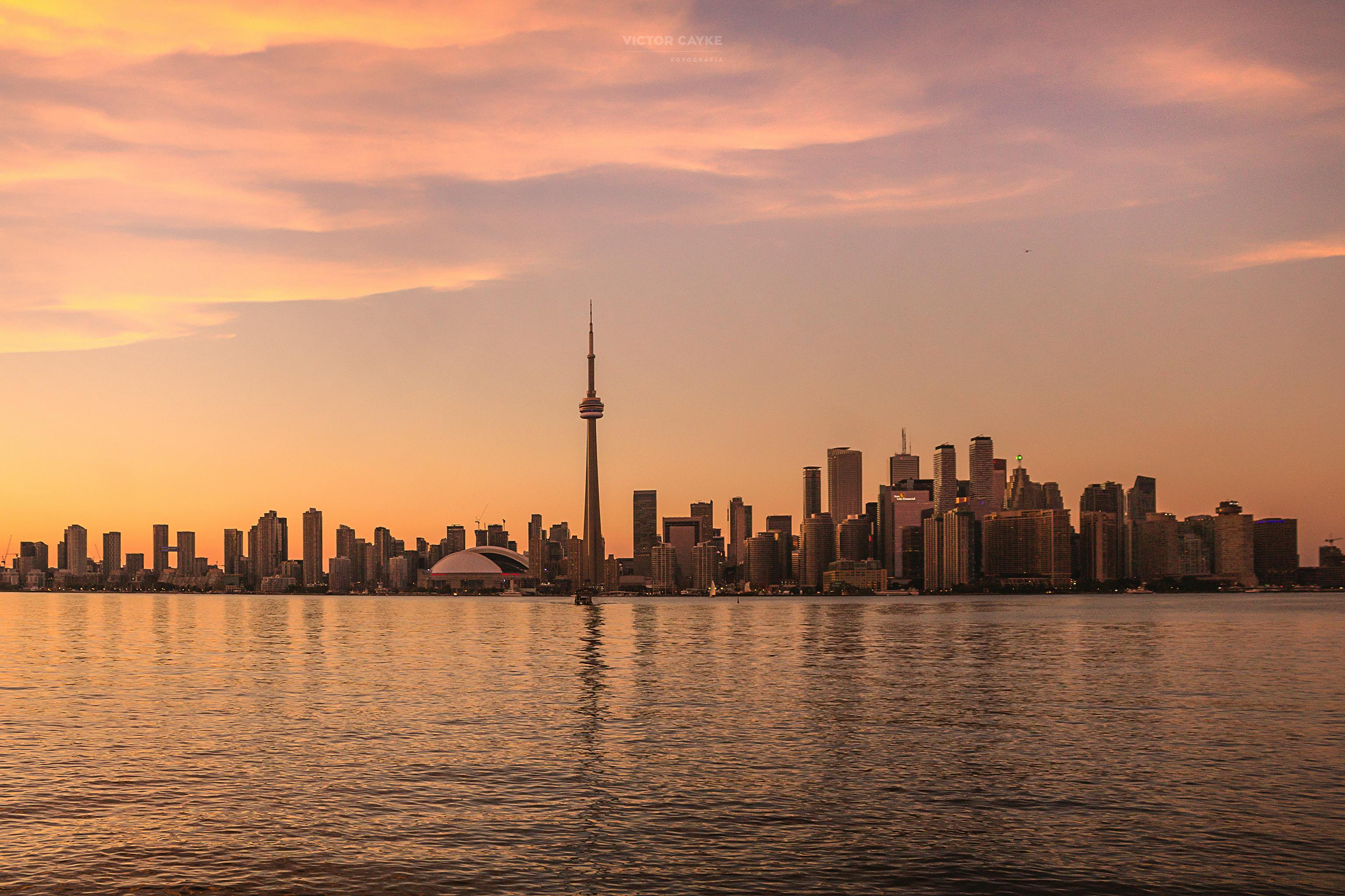 Toronto skyline at sunset · Free Stock Photo