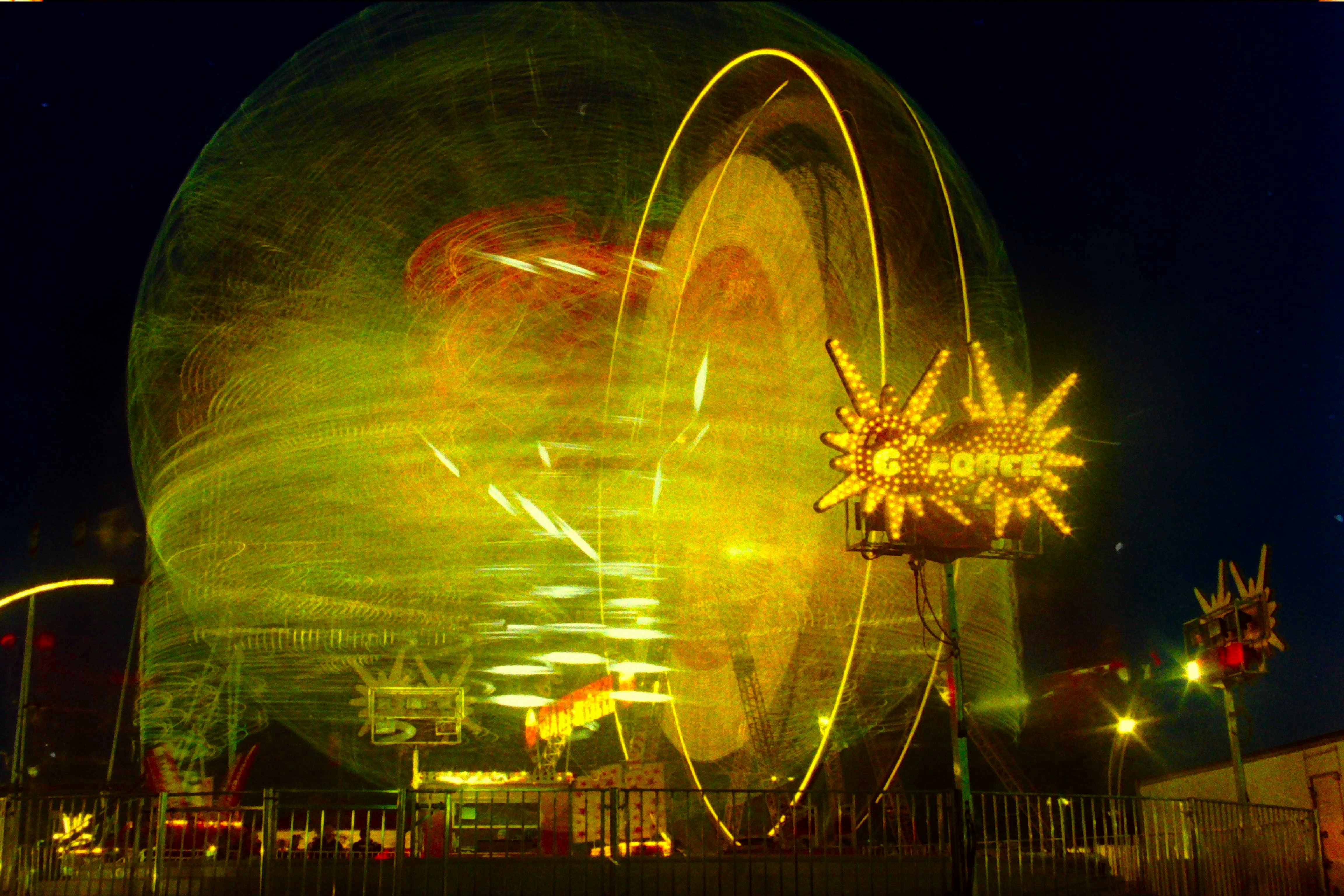Illuminated Amusement Park at Night · Free Stock Photo