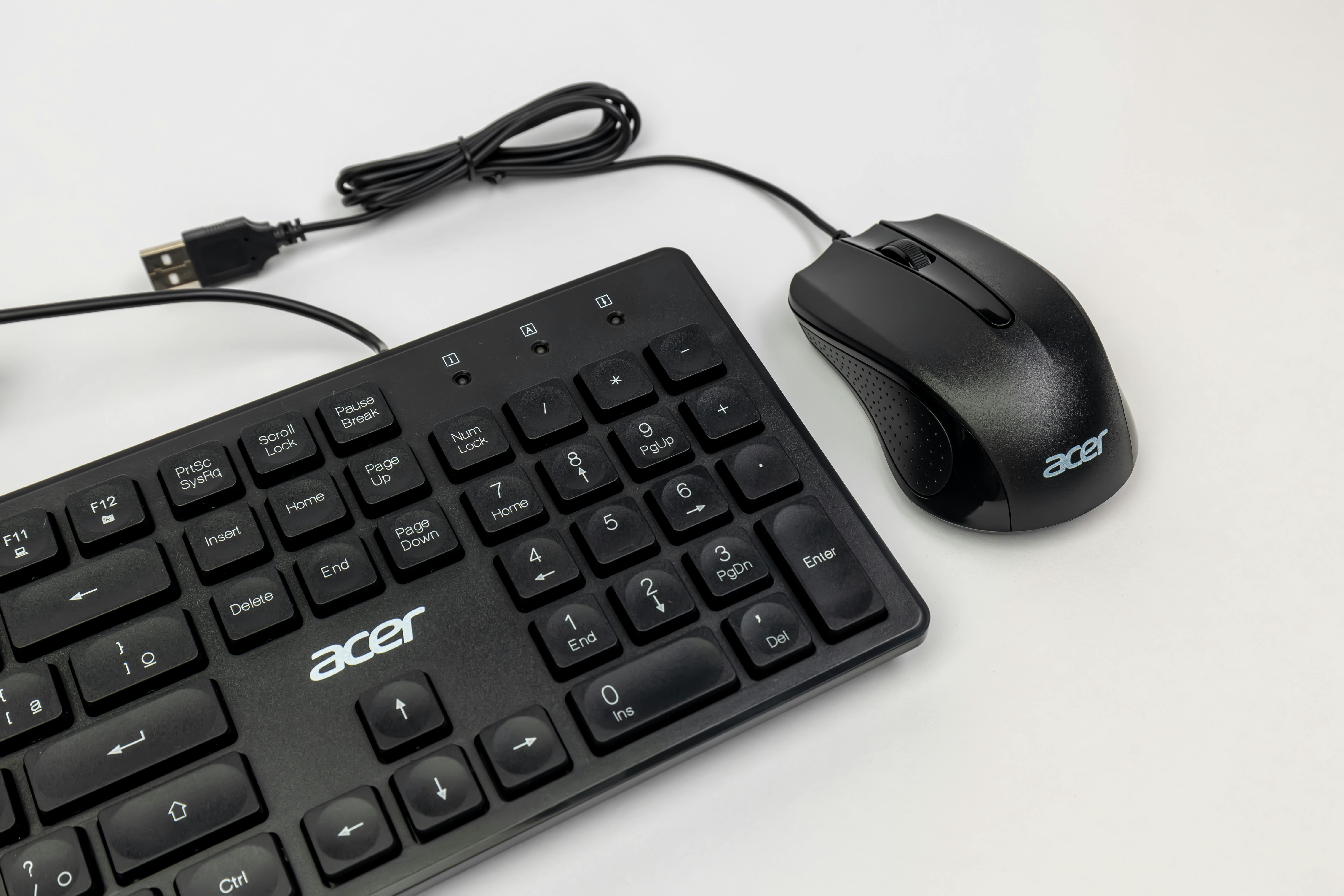 Keyboard and Mouse in a Studio · Free Stock Photo