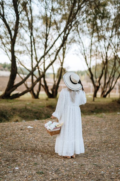 Basic White Woman Photos, Download The BEST Free Basic White Woman ...