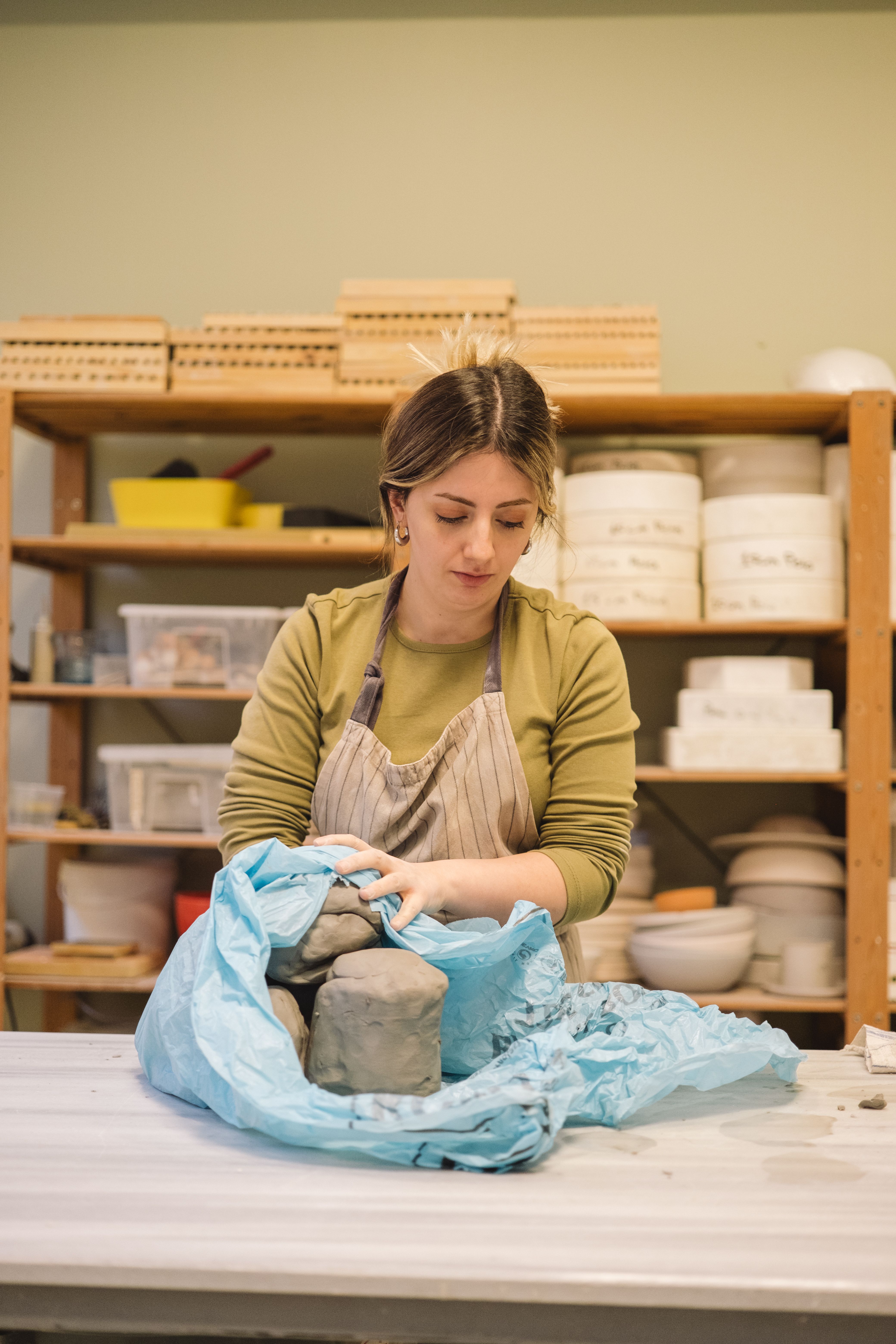 Artist Working with Clay · Free Stock Photo