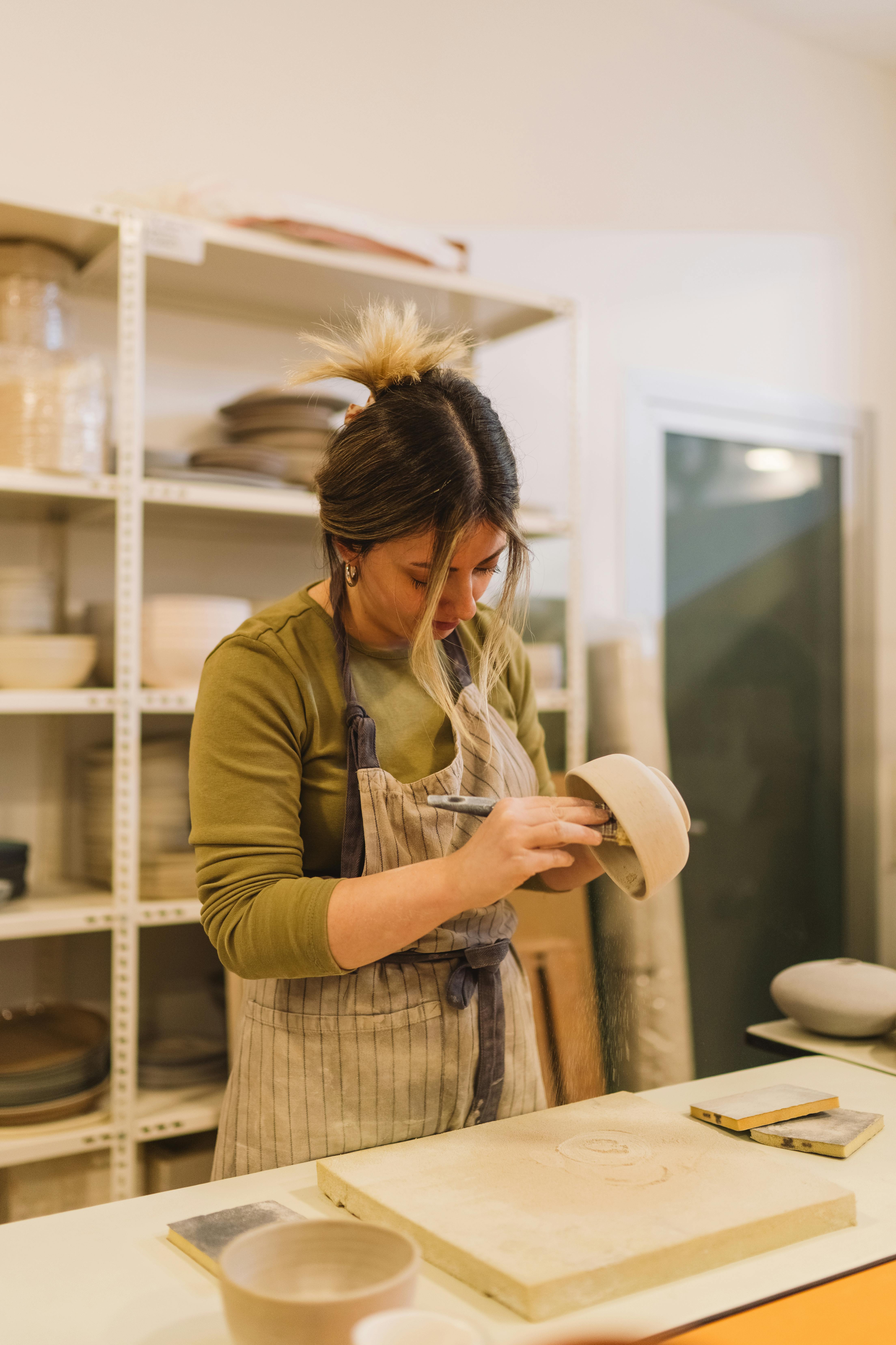 Artist in the Studio Pouring Powder onto the Canvas · Free Stock Photo