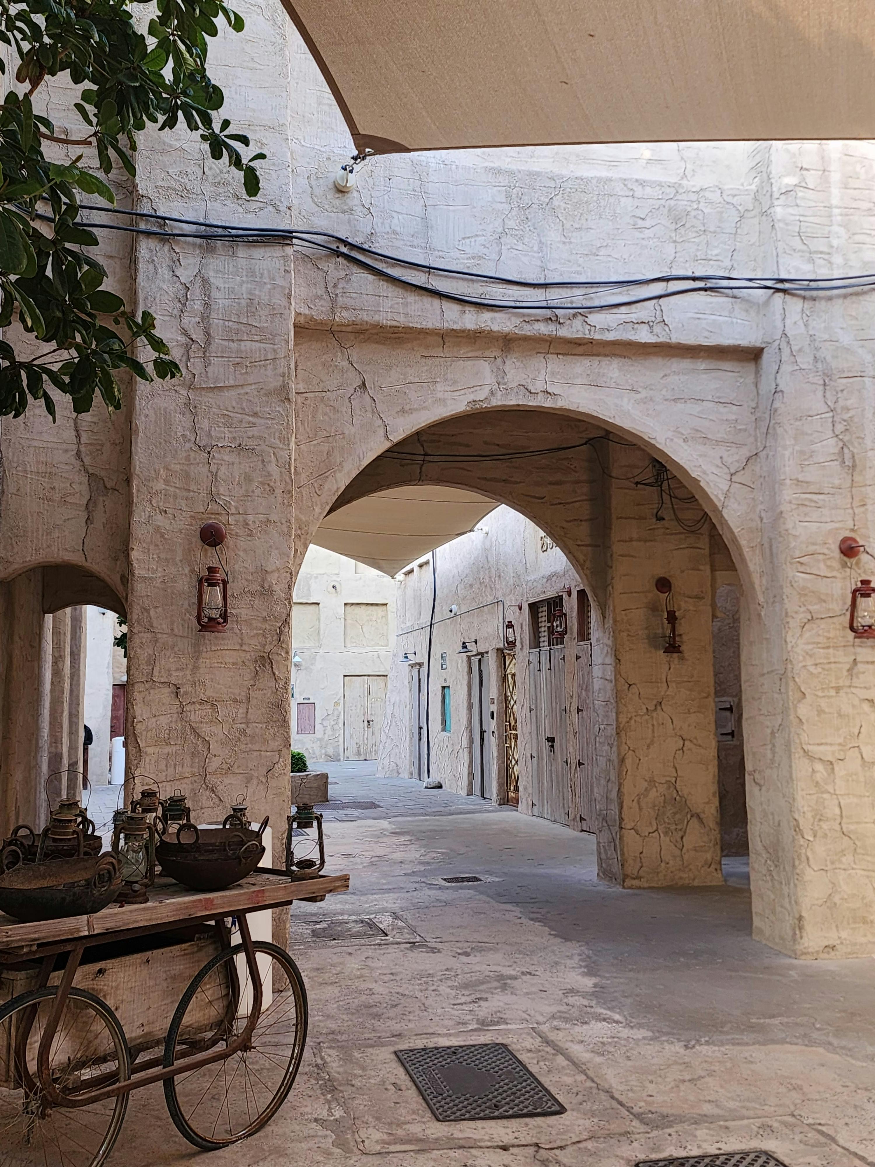 Arch Passage in Old Town of Dubai · Free Stock Photo