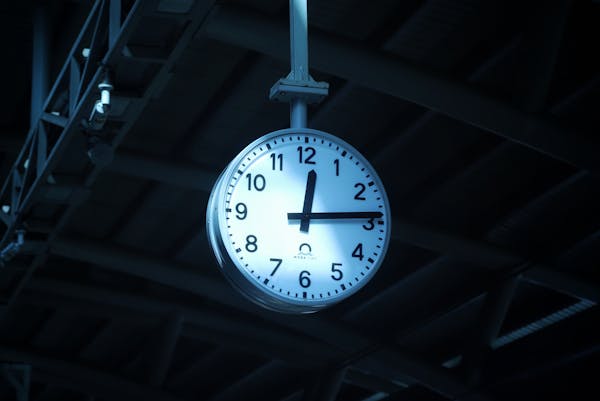 Broken Clock Photos, Download The BEST Free Broken Clock Stock Photos ...