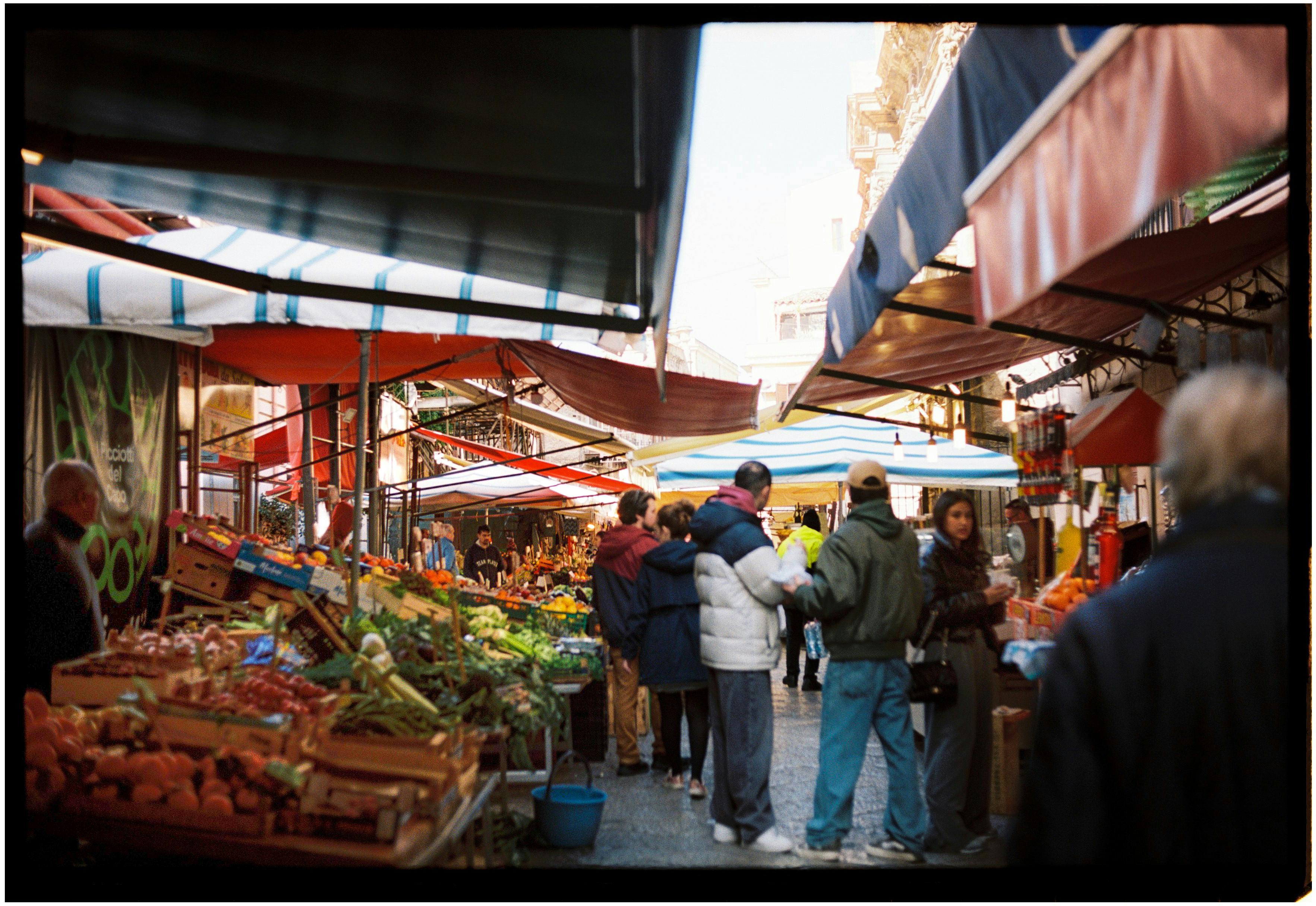 Film Photo of a Crowded Food Market in City · Free Stock Photo