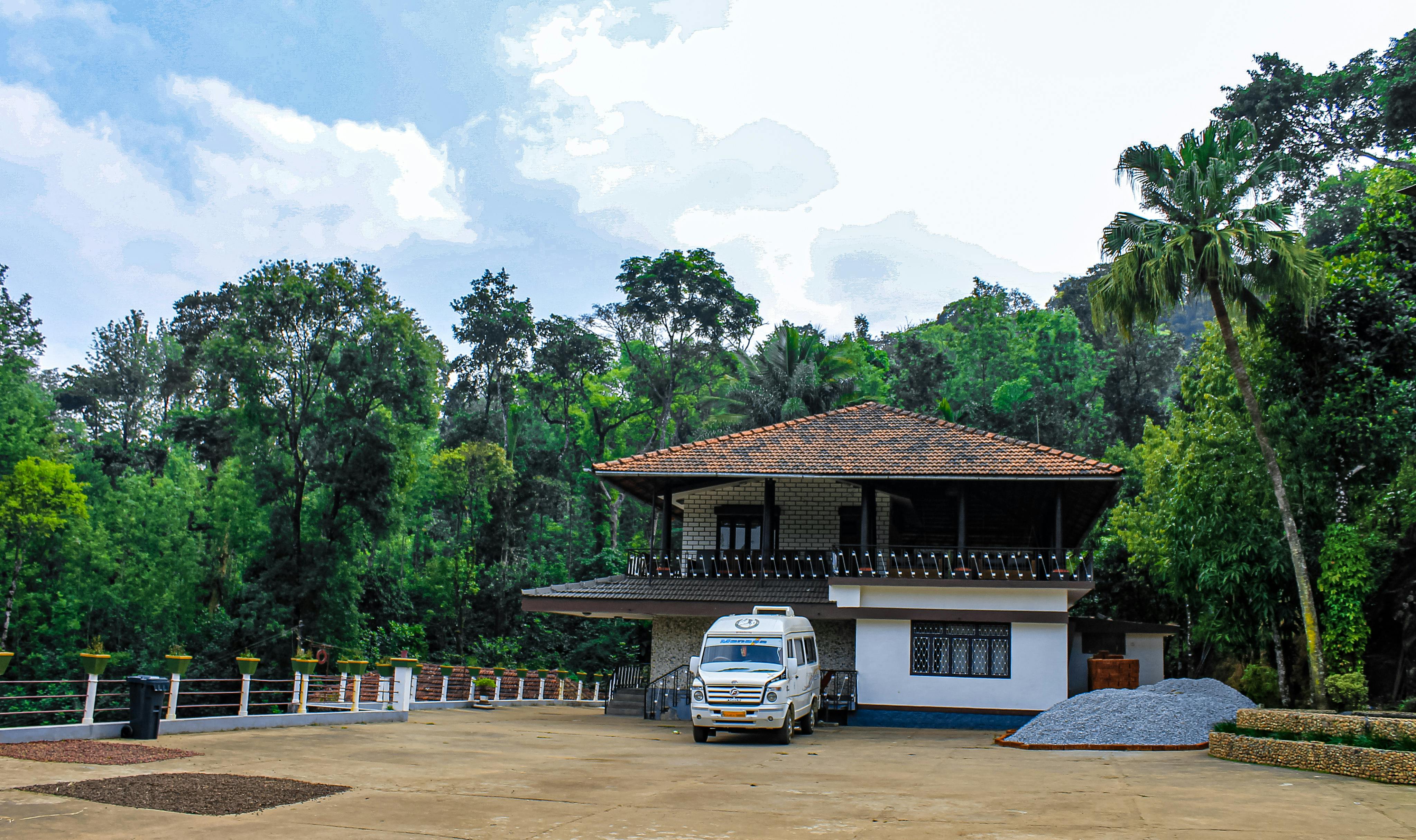 House among Trees · Free Stock Photo