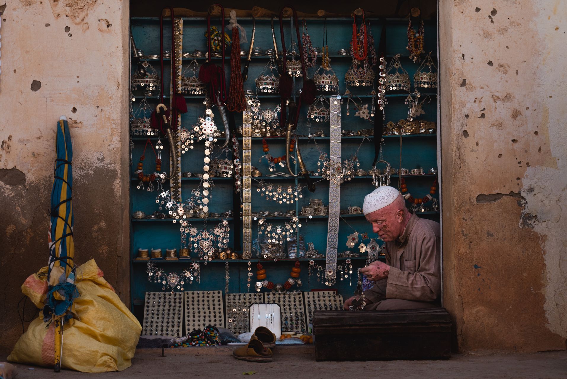 What Is a Vendor? Simple Definition, Types, and Examples