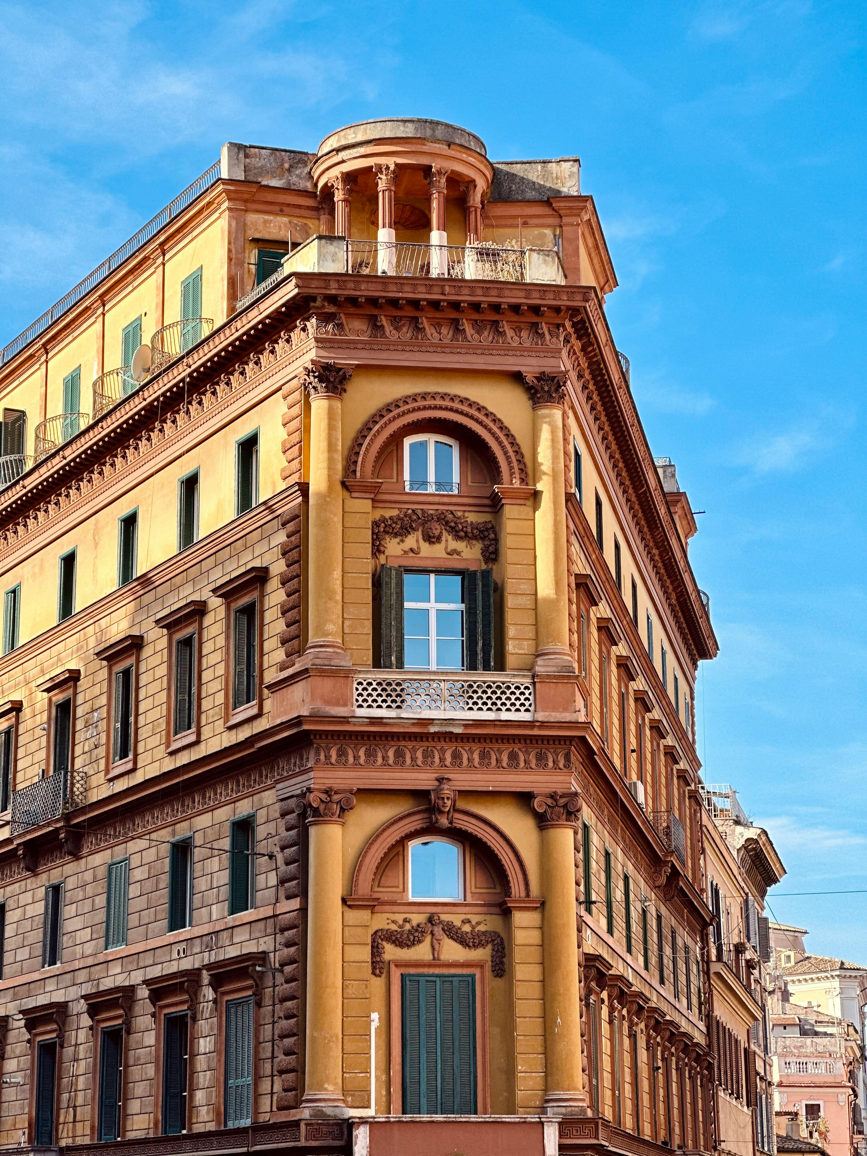 Traditional Tenement by the Street in Rome · Free Stock Photo