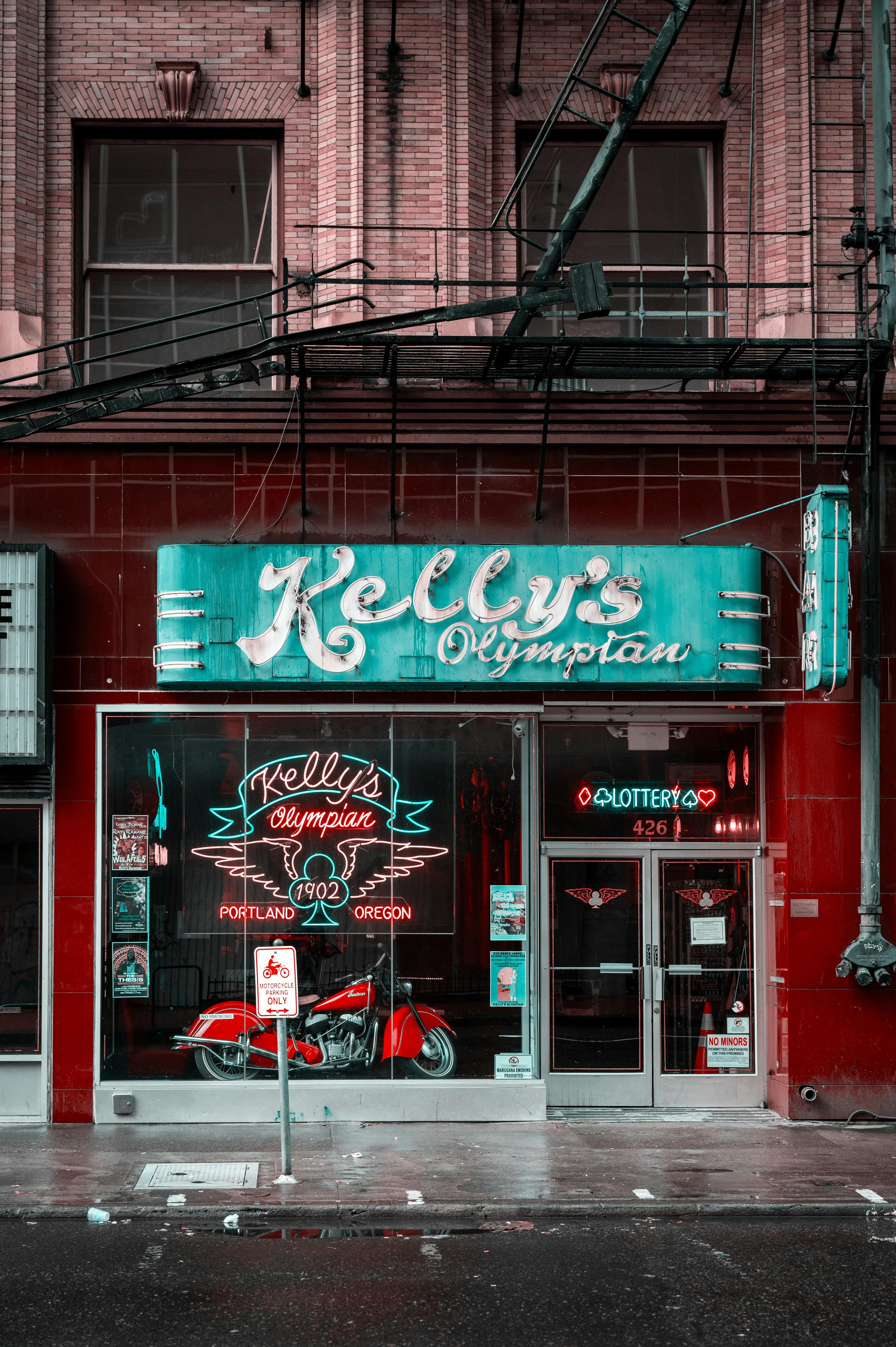 View of the Kellys Olympian Bar in Portland, Oregon · Free Stock Photo