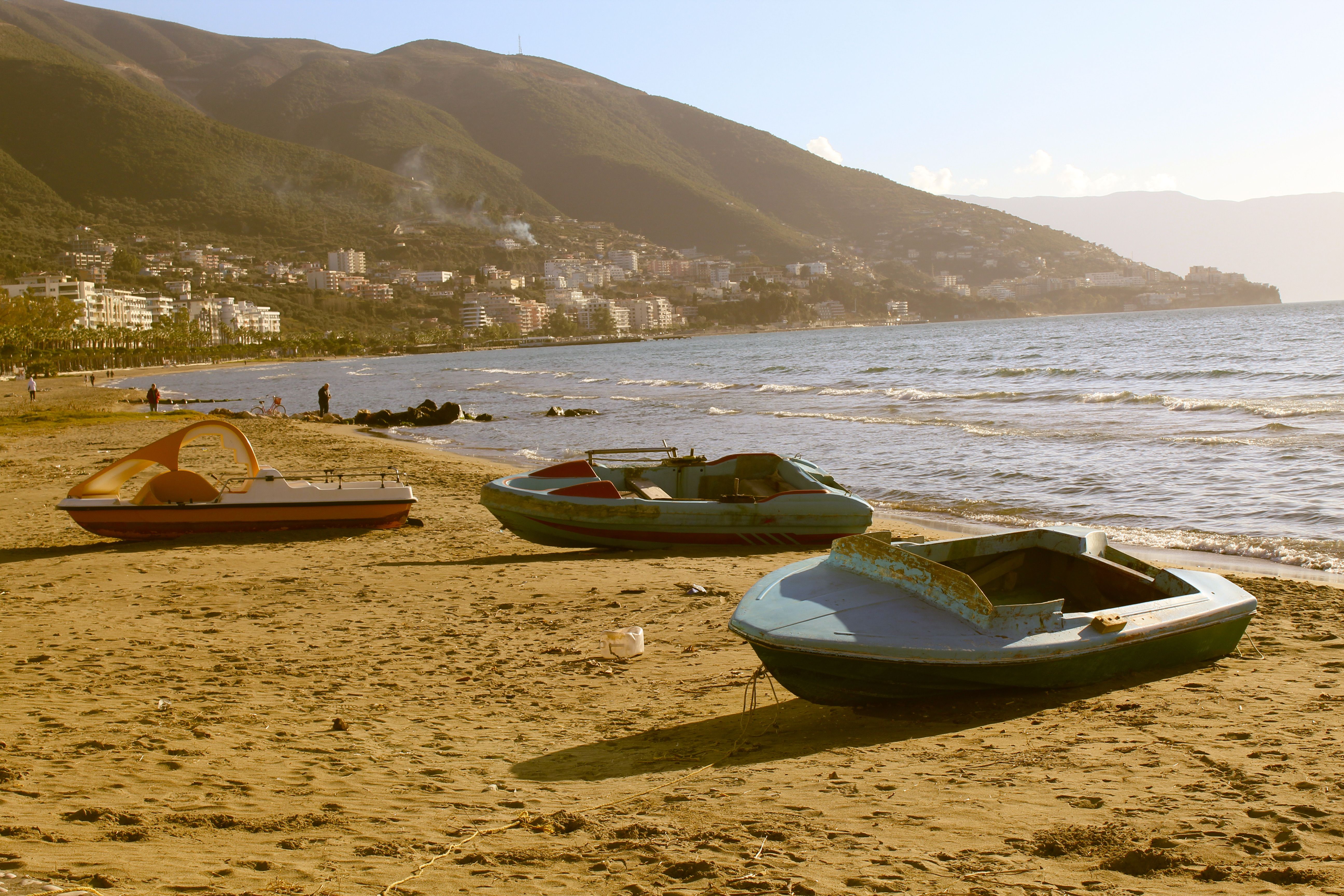 Boats on a Sunny Beach · Free Stock Photo