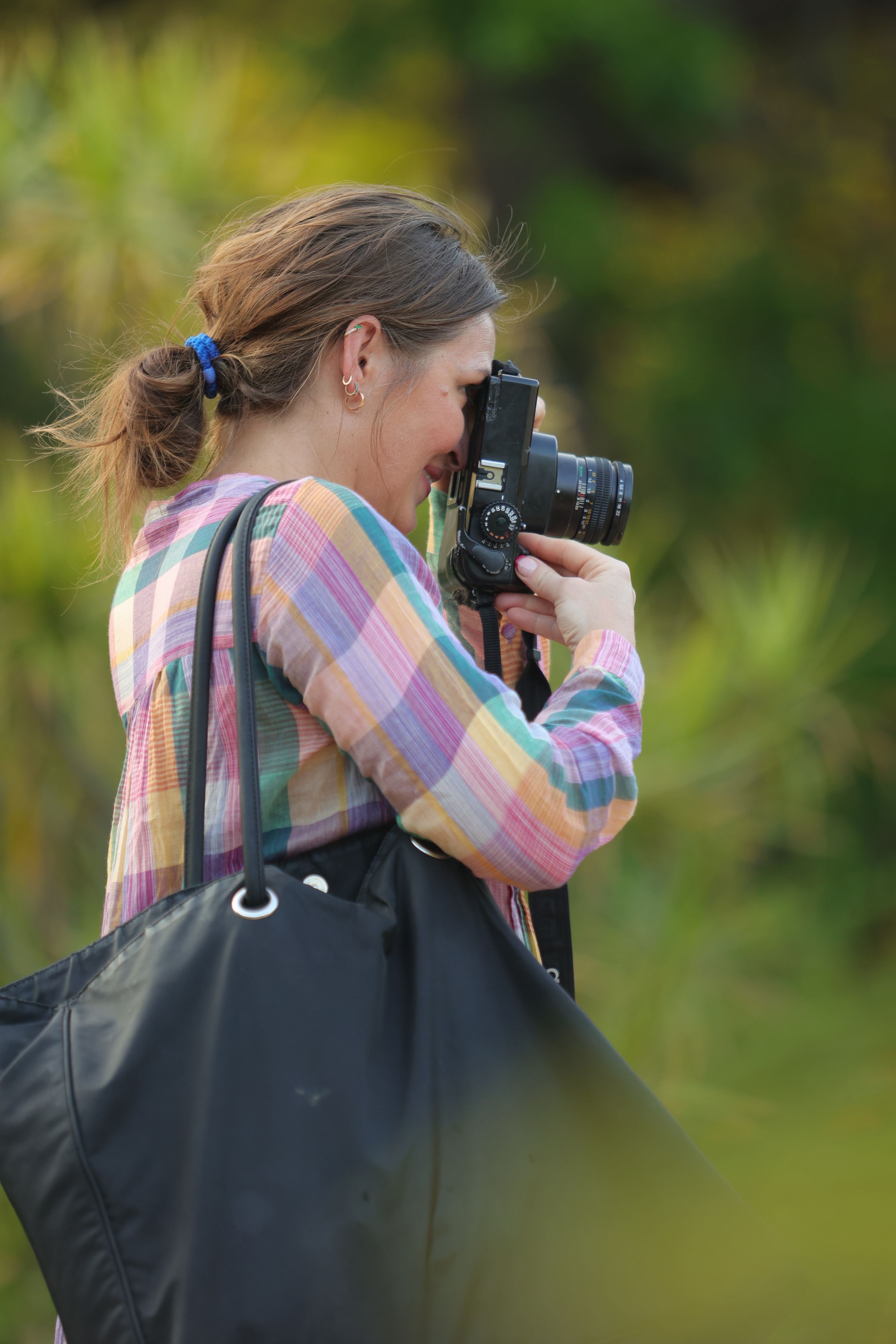 A woman is taking a picture with her camera · Free Stock Photo