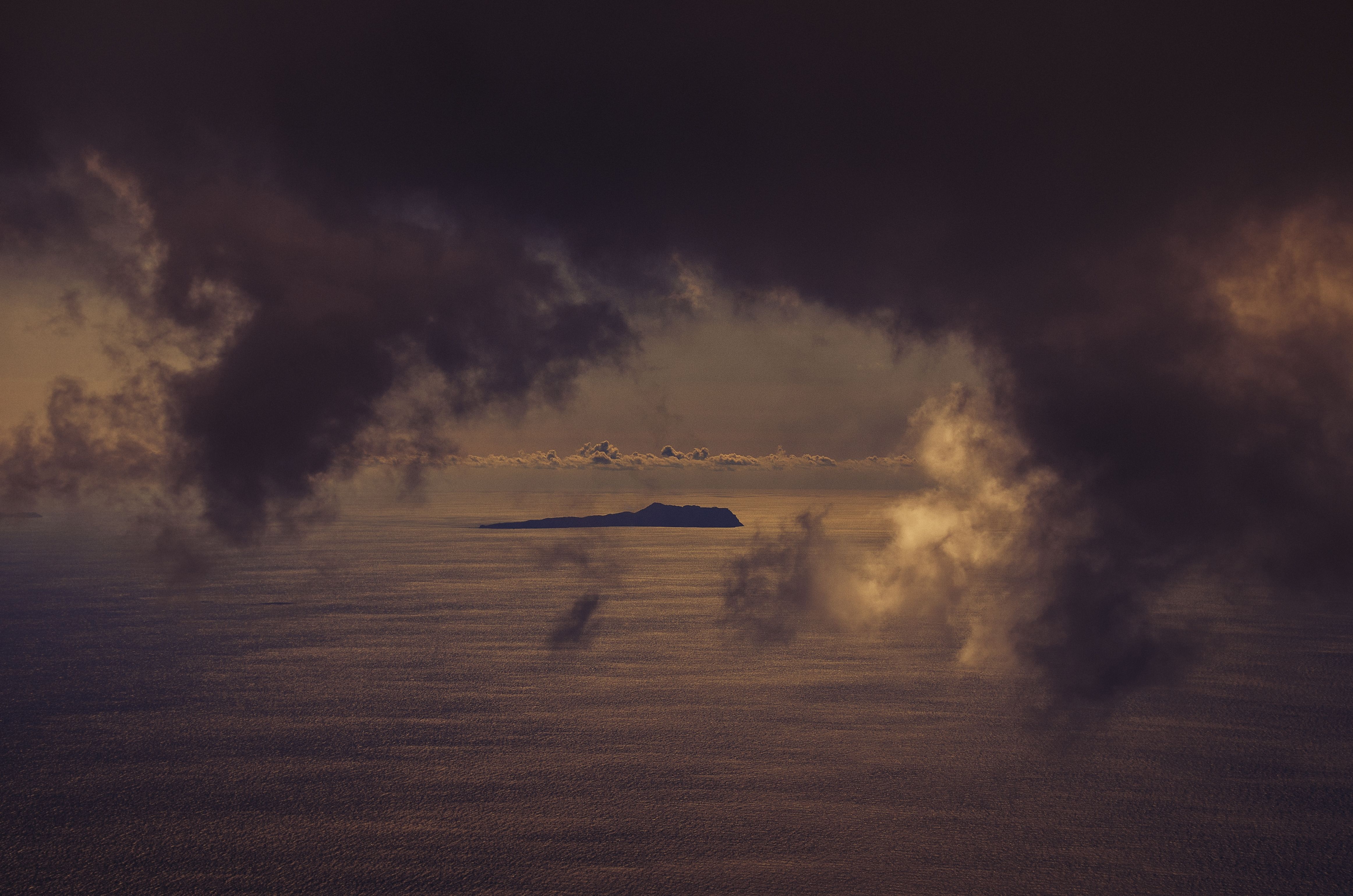 Storm Cloud over Ocean · Free Stock Photo