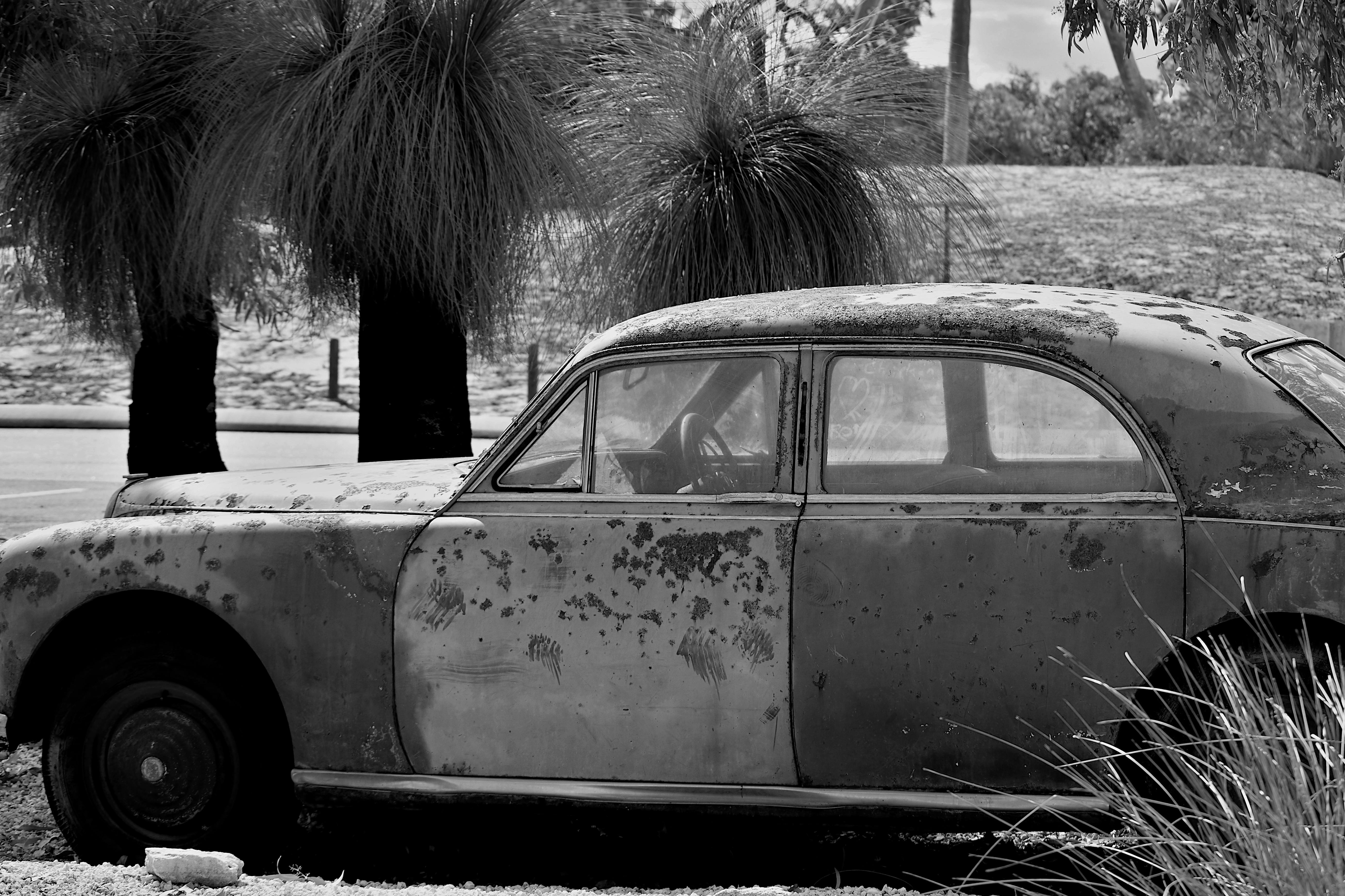Decrepit Old Car · Free Stock Photo