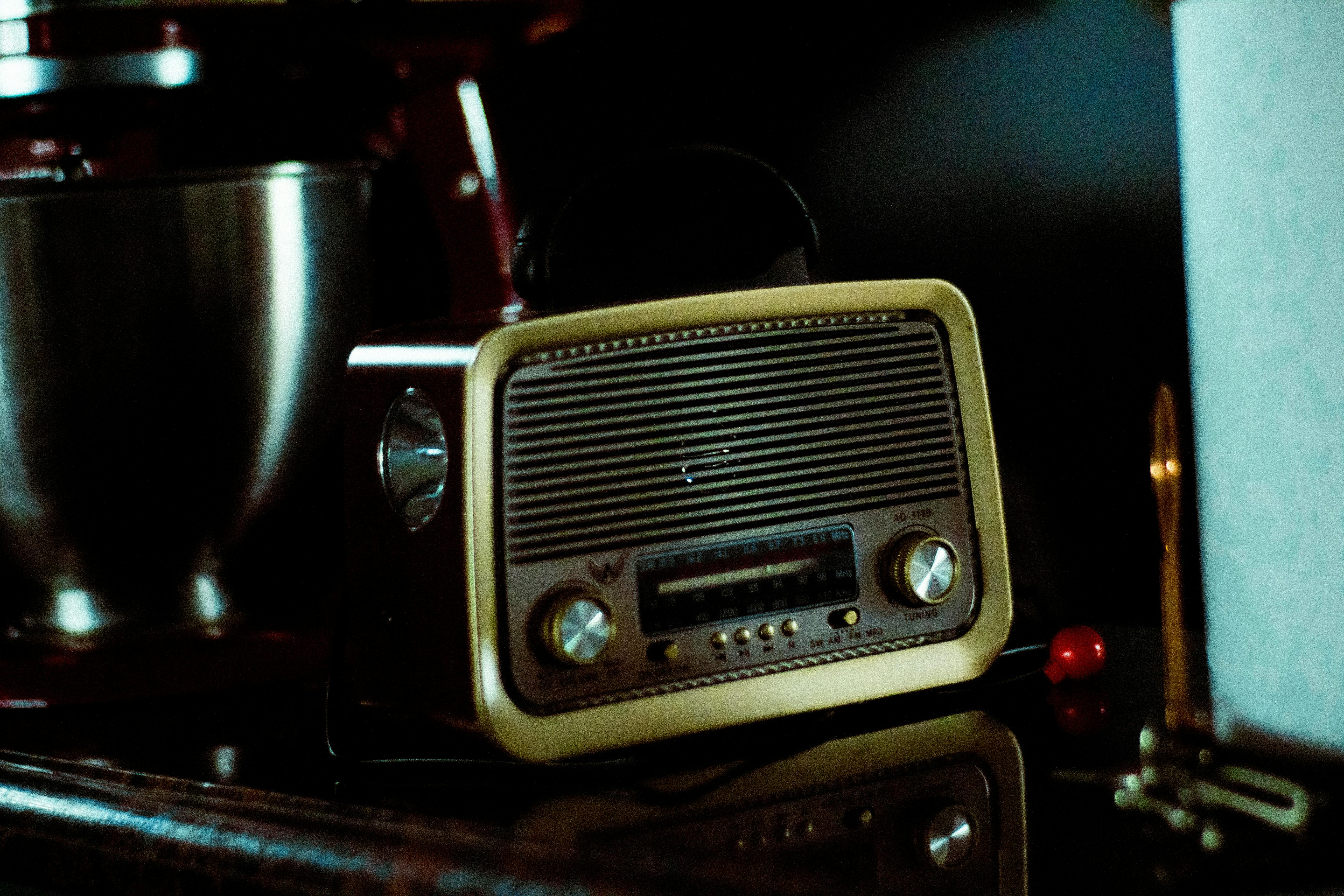 Old-fashioned Radio with Knobs · Free Stock Photo