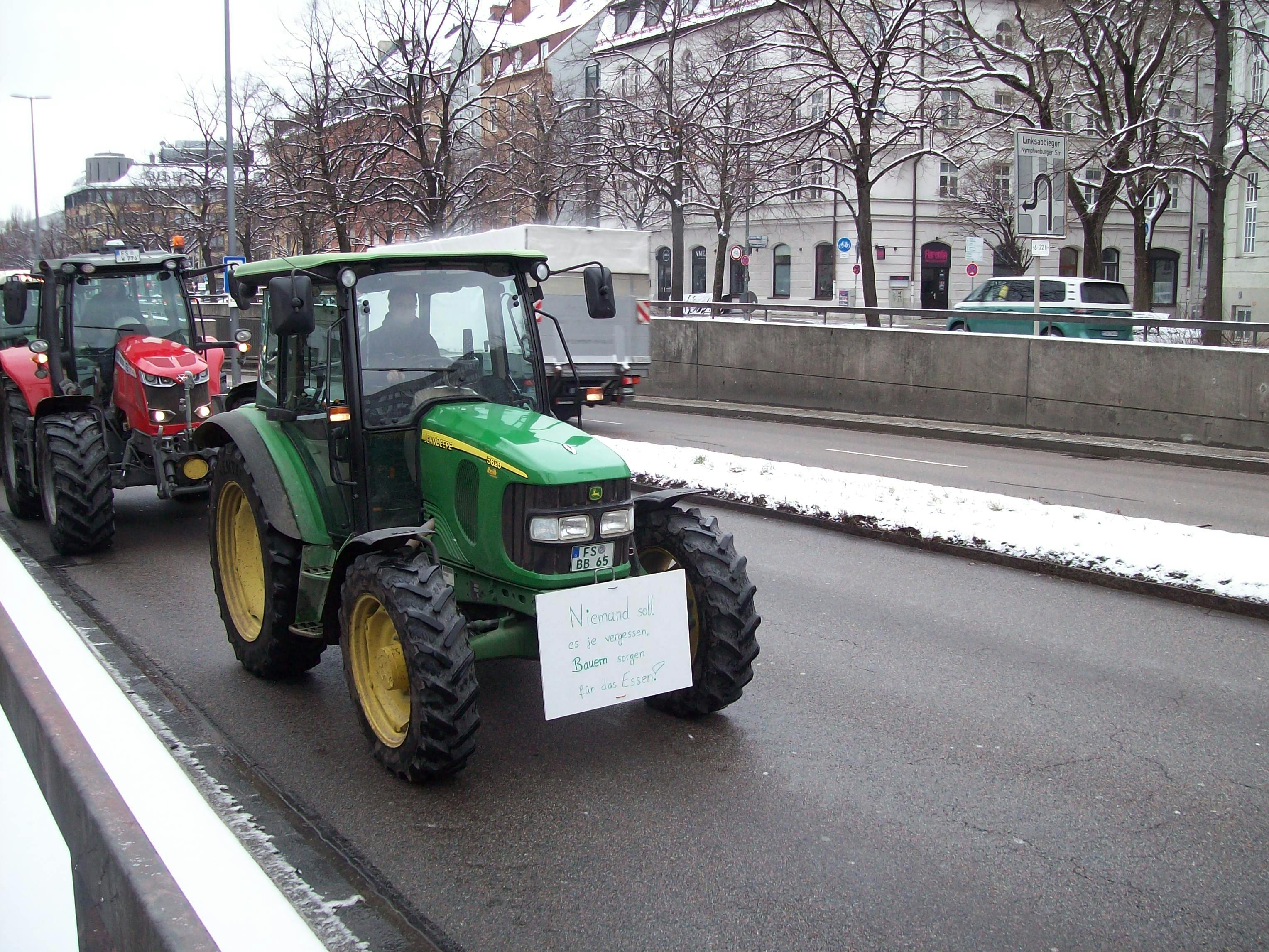 Tractor Trap Photos, Download The BEST Free Tractor Trap Stock Photos ...