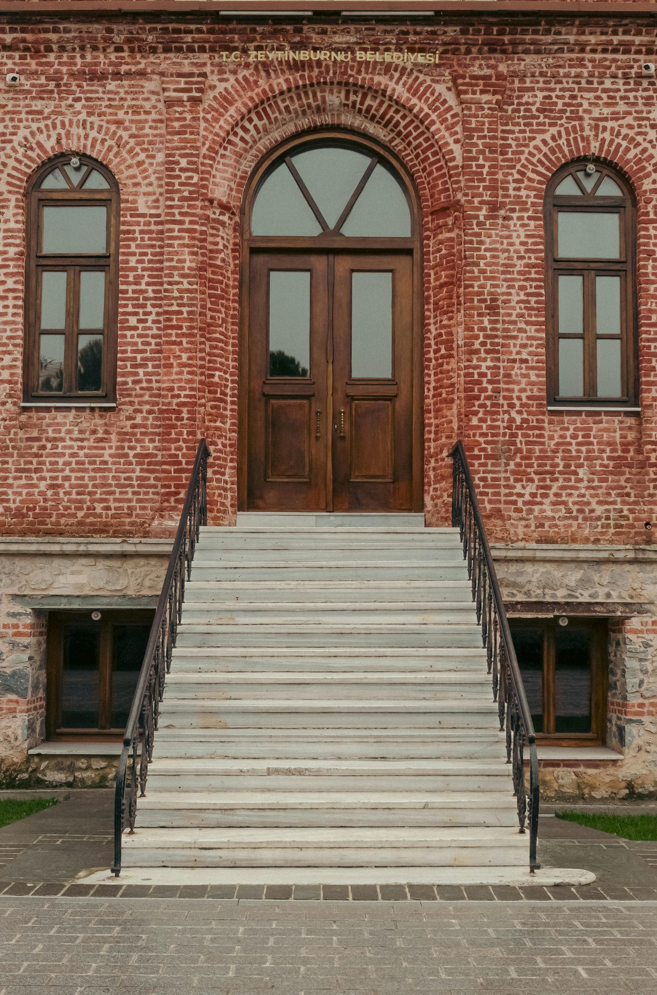 Entrance of a Brick Building · Free Stock Photo