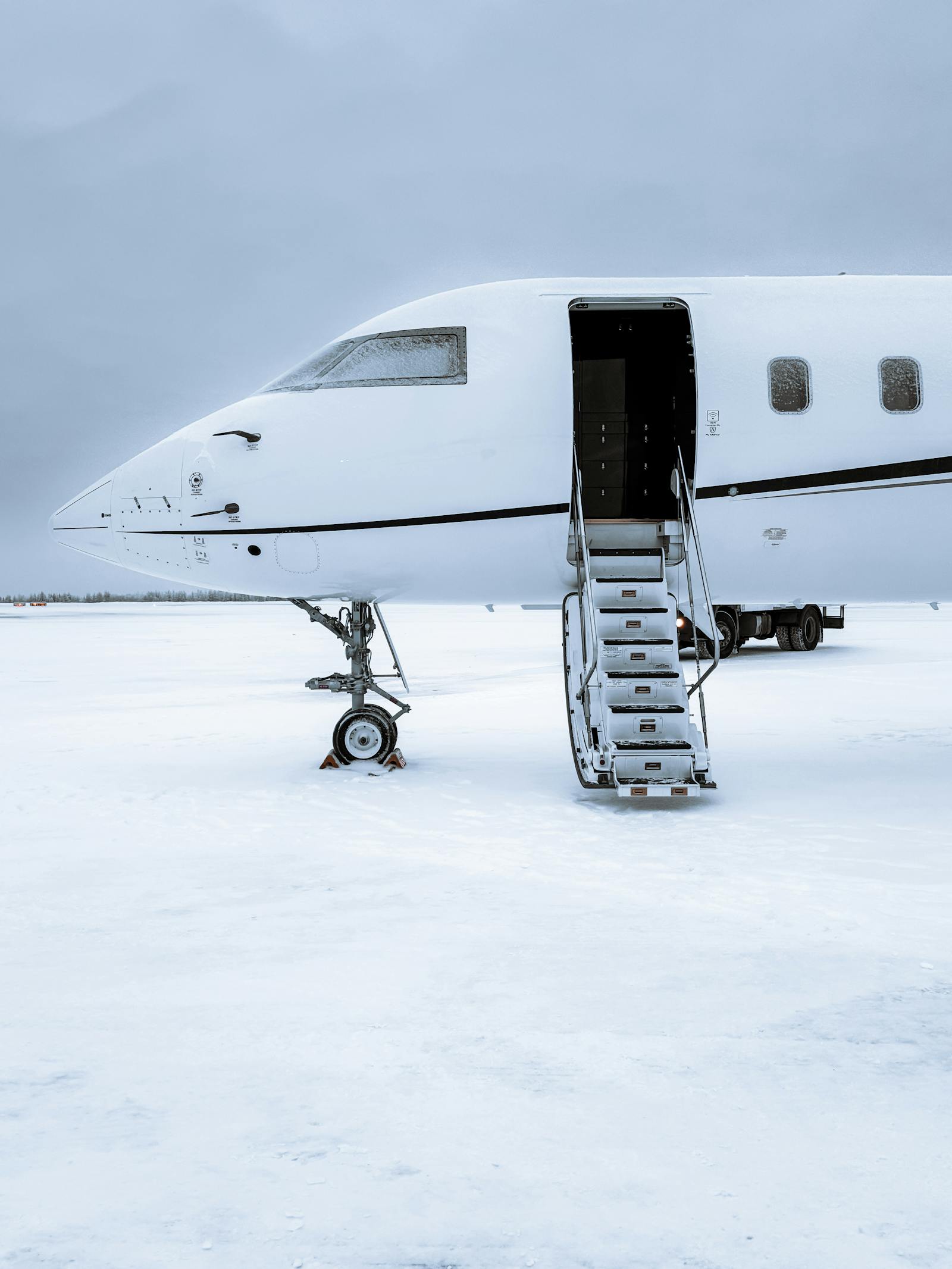 Snow Private Jet Photos, Download The BEST Free Snow Private Jet Stock ...