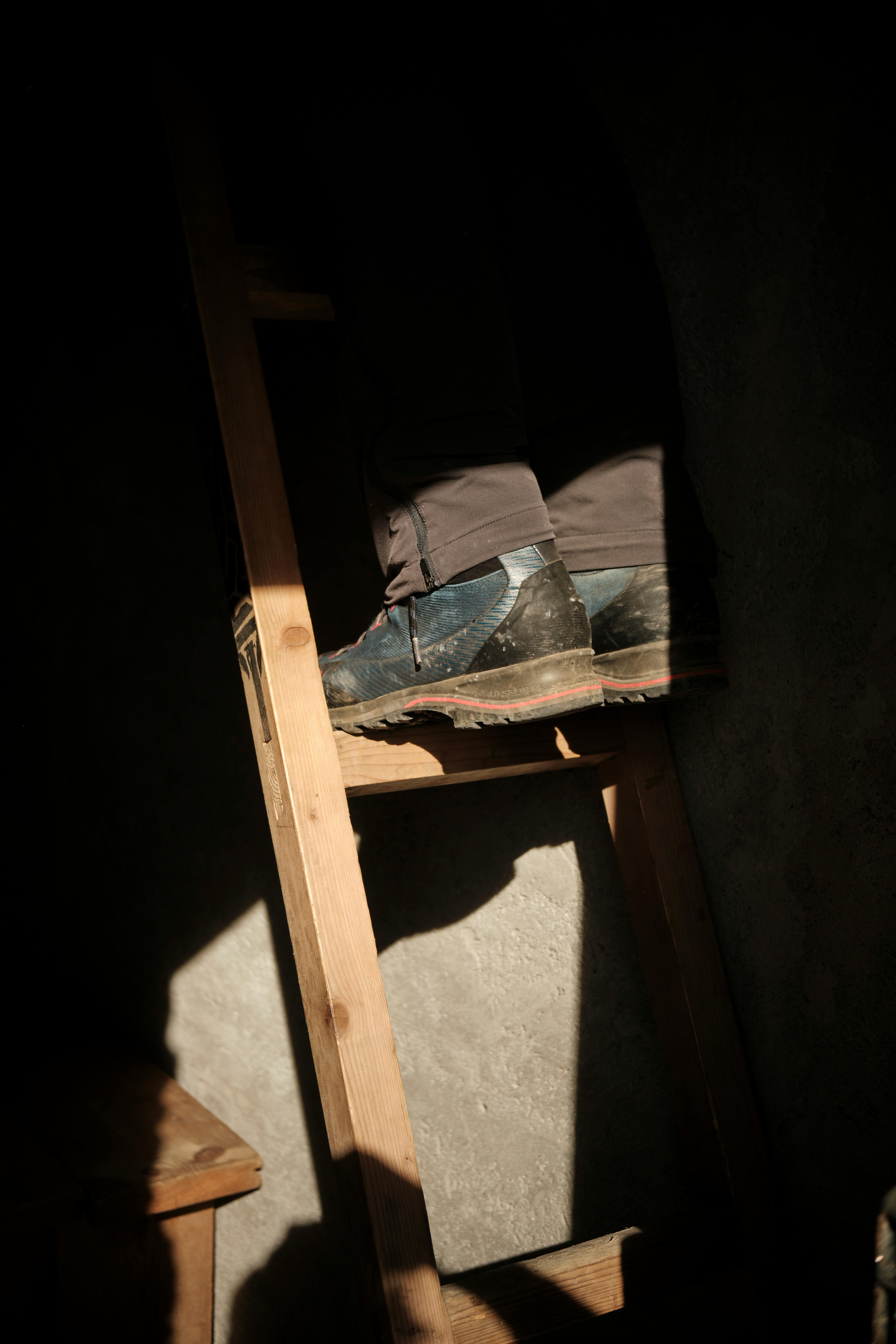 Person on Ladder · Free Stock Photo