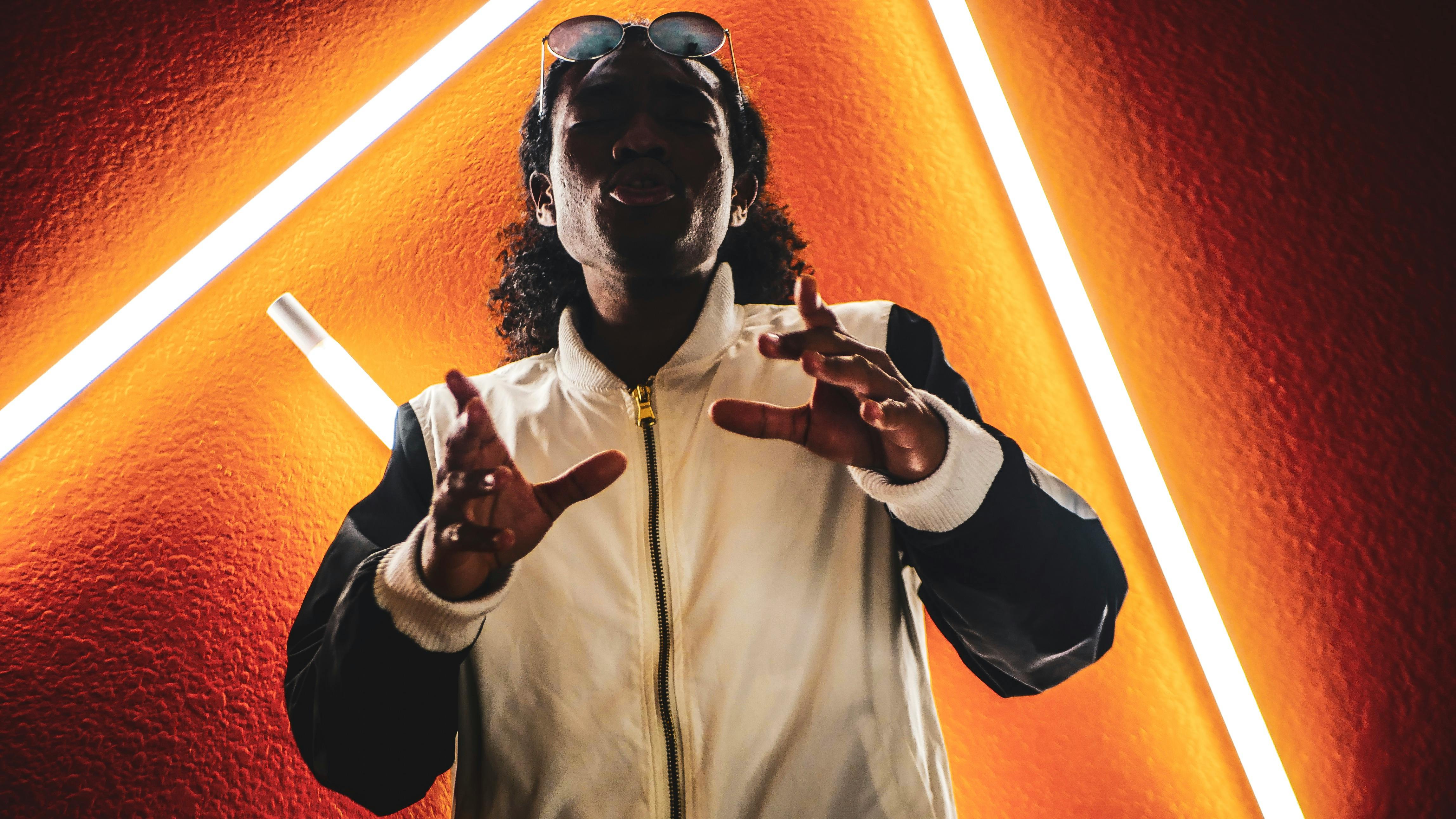 Singer With Sunglasses Photos, Download The BEST Free Singer With ...