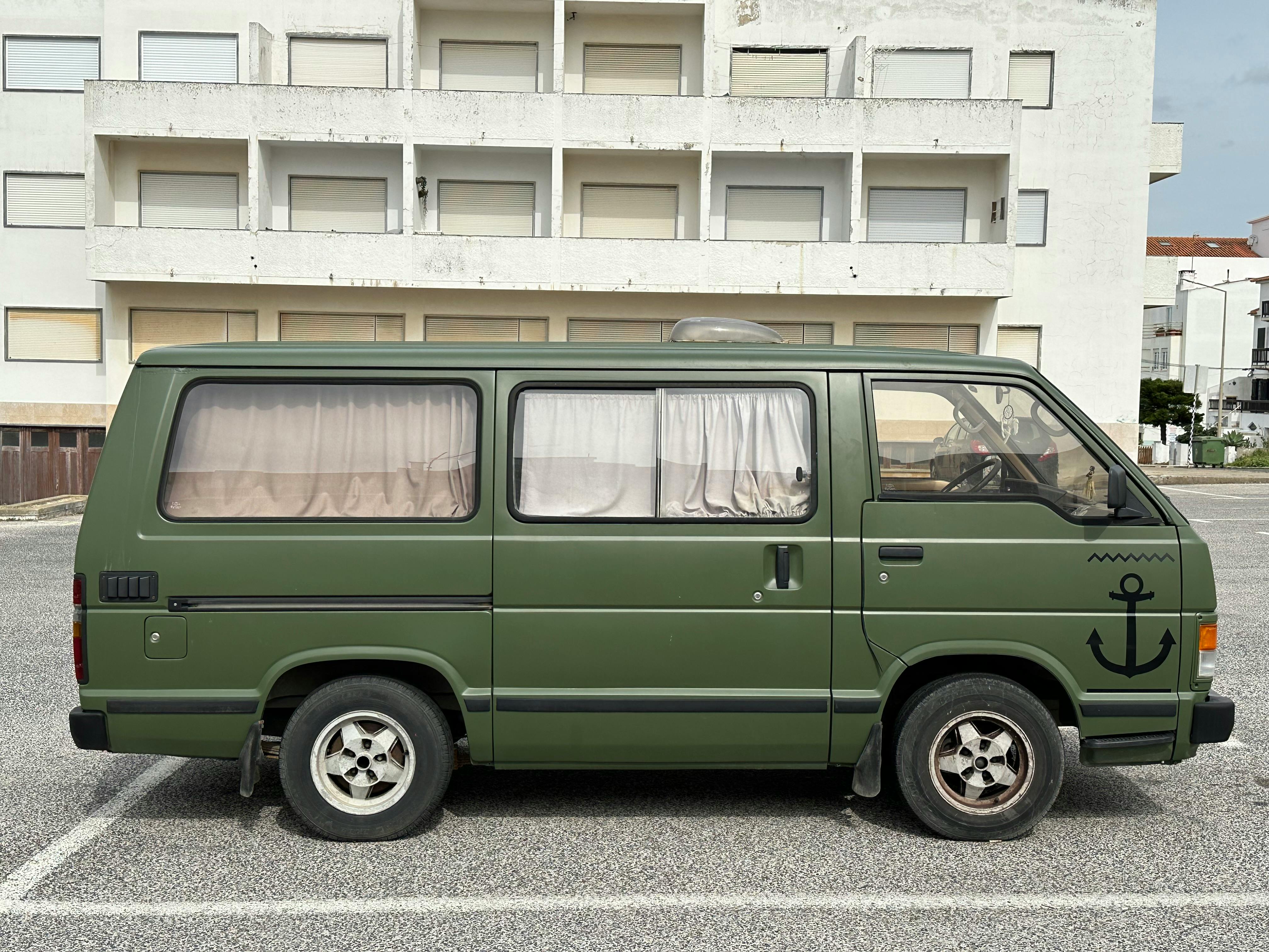 Green Toyota HiAce · Free Stock Photo