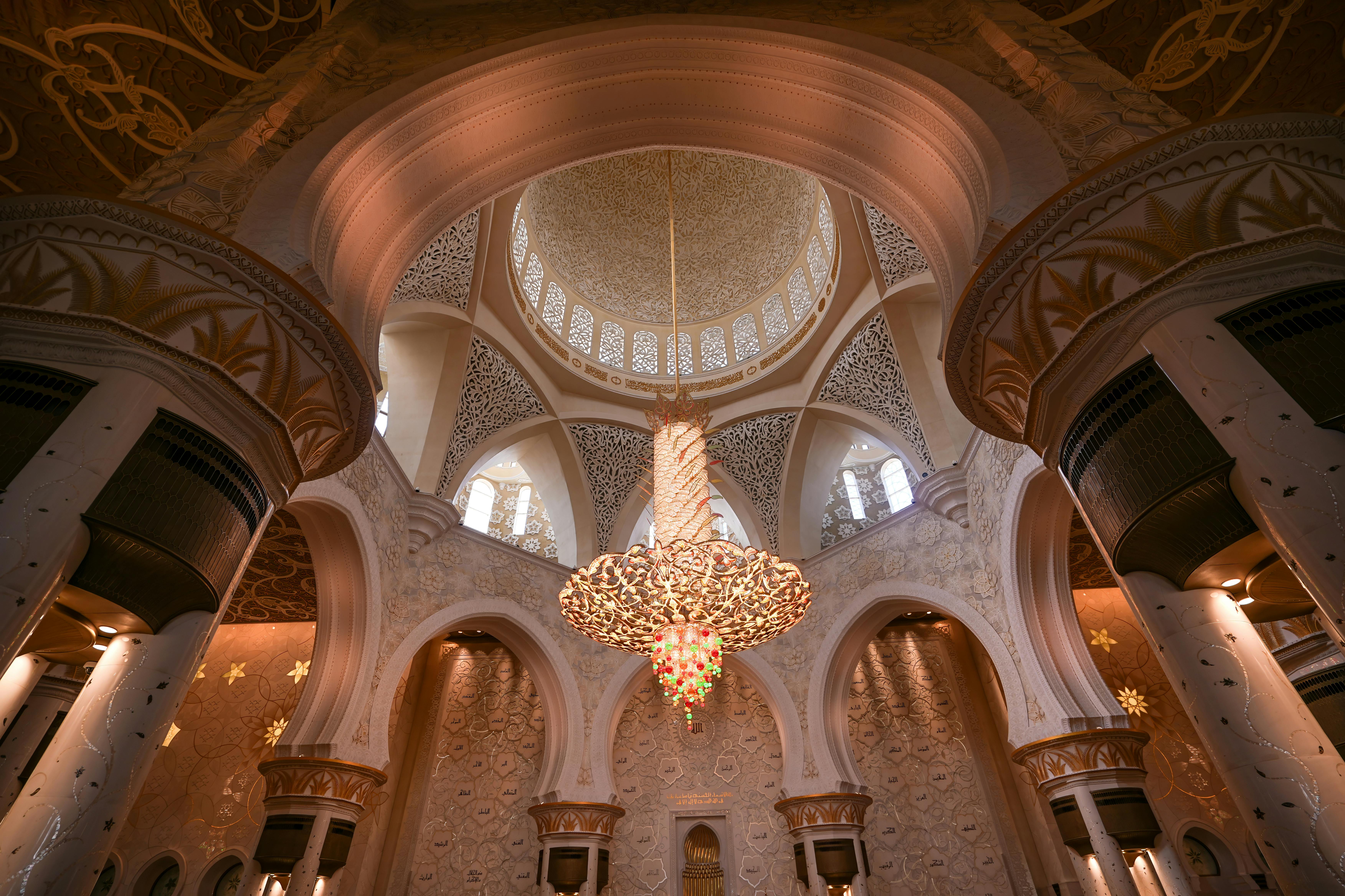 Interior of the Sheikh Zayed Grand Mosque · Free Stock Photo