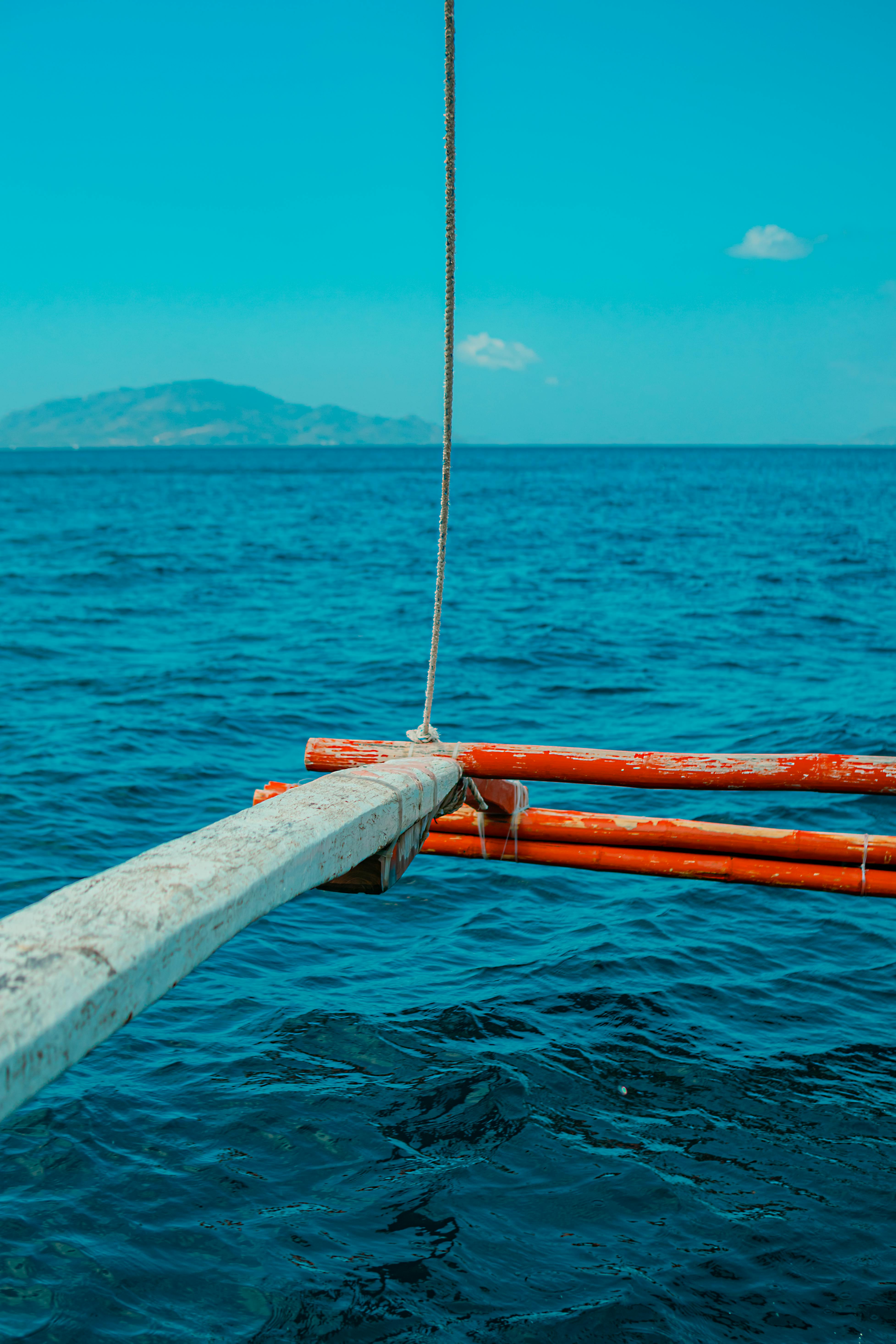 A red and white pole in the ocean with a rope attached · Free Stock Photo