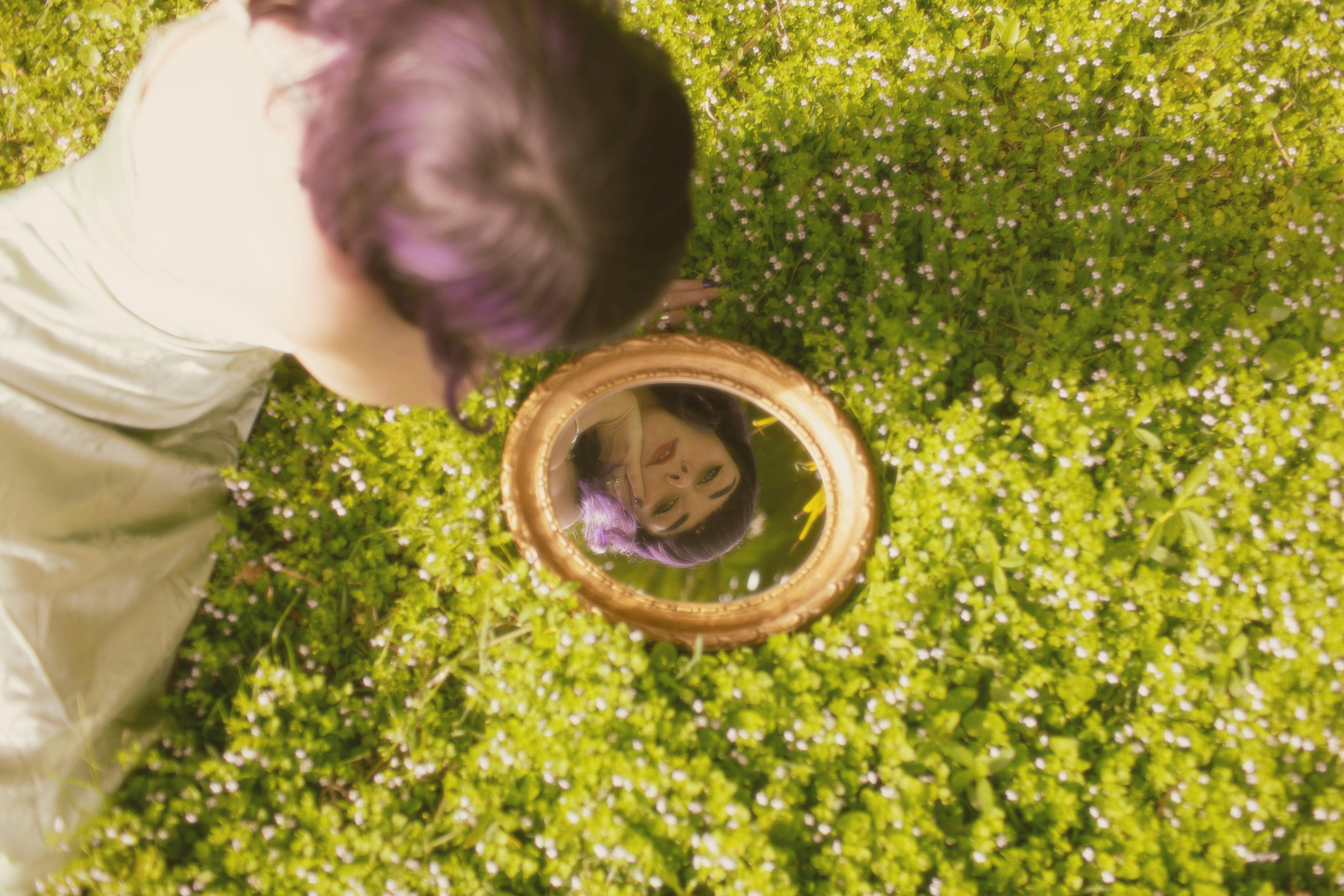 Looking At Everything Photos, Download The BEST Free Looking At ...