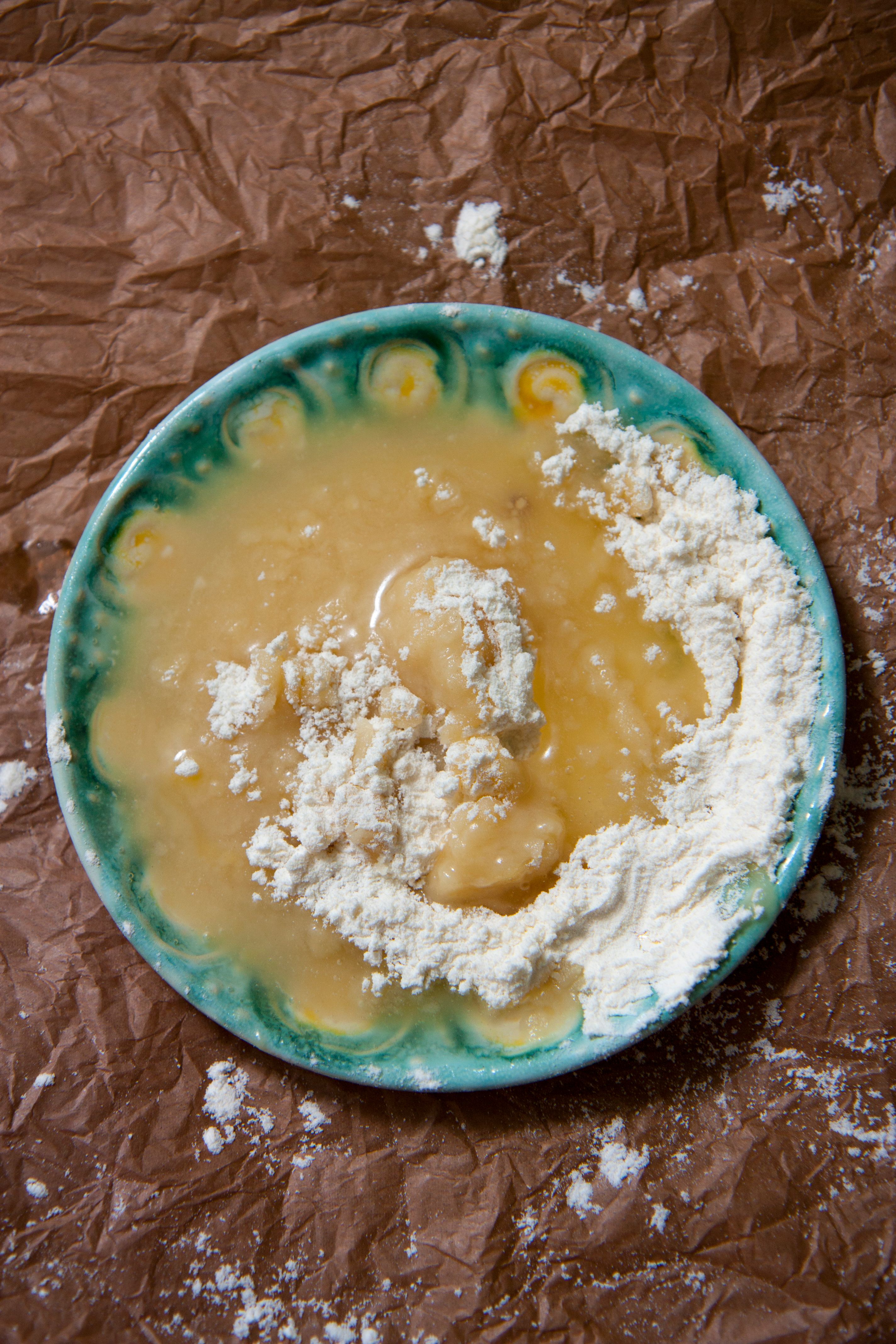 Flour on Plate · Free Stock Photo