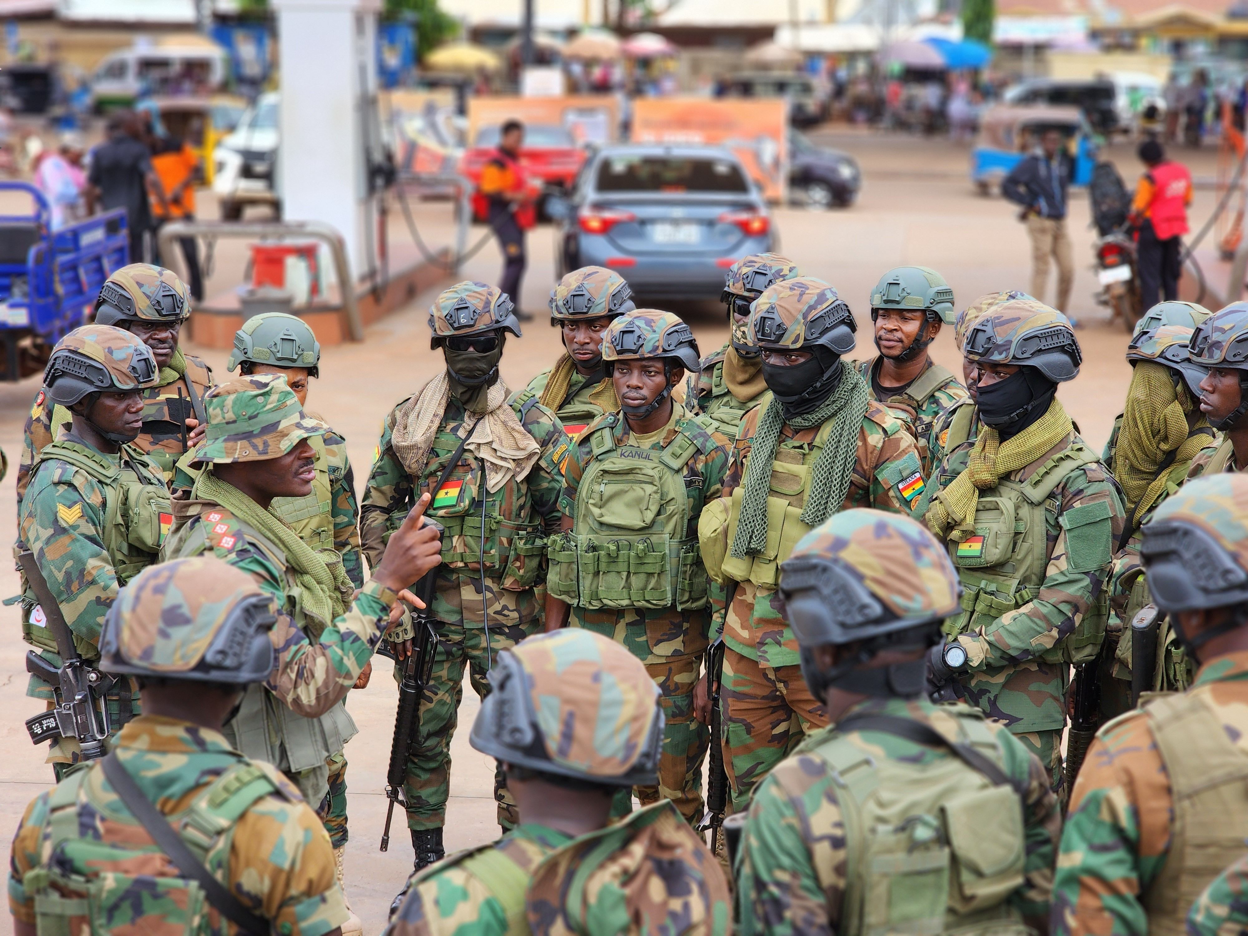Soldiers in uniform talking to each other in a circle · Free Stock Photo