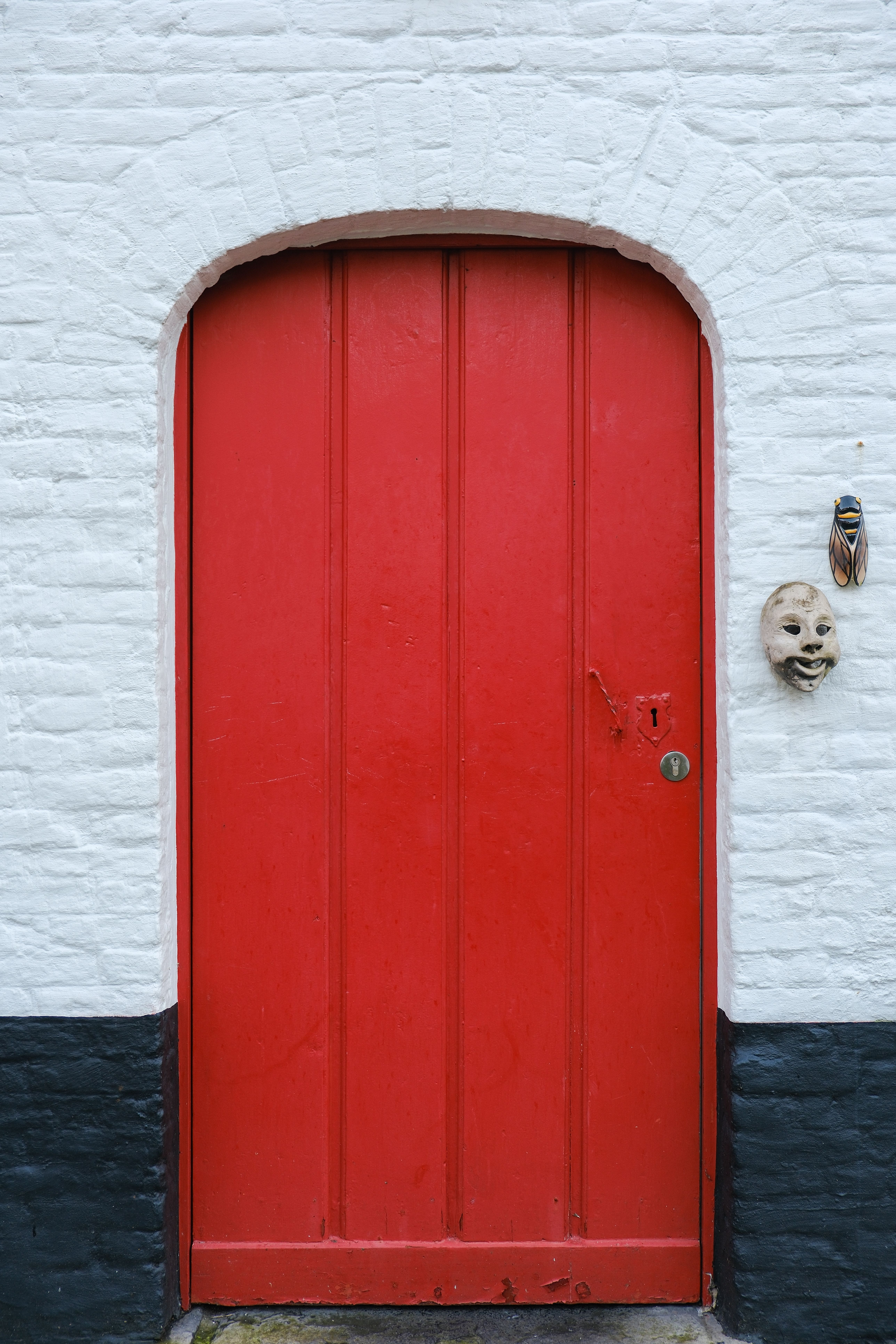 Red Door in a Brick Building · Free Stock Photo