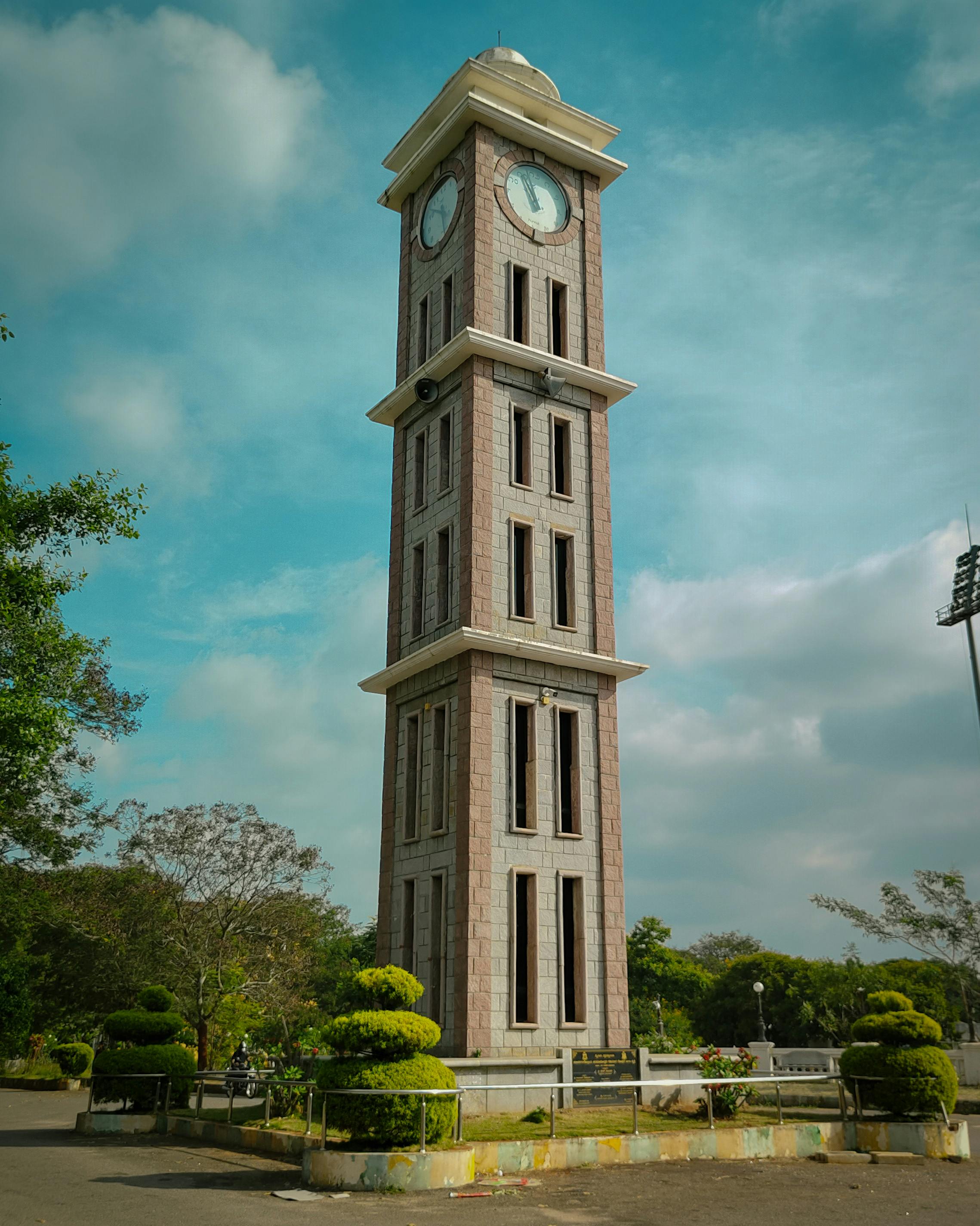Clock tower · Free Stock Photo