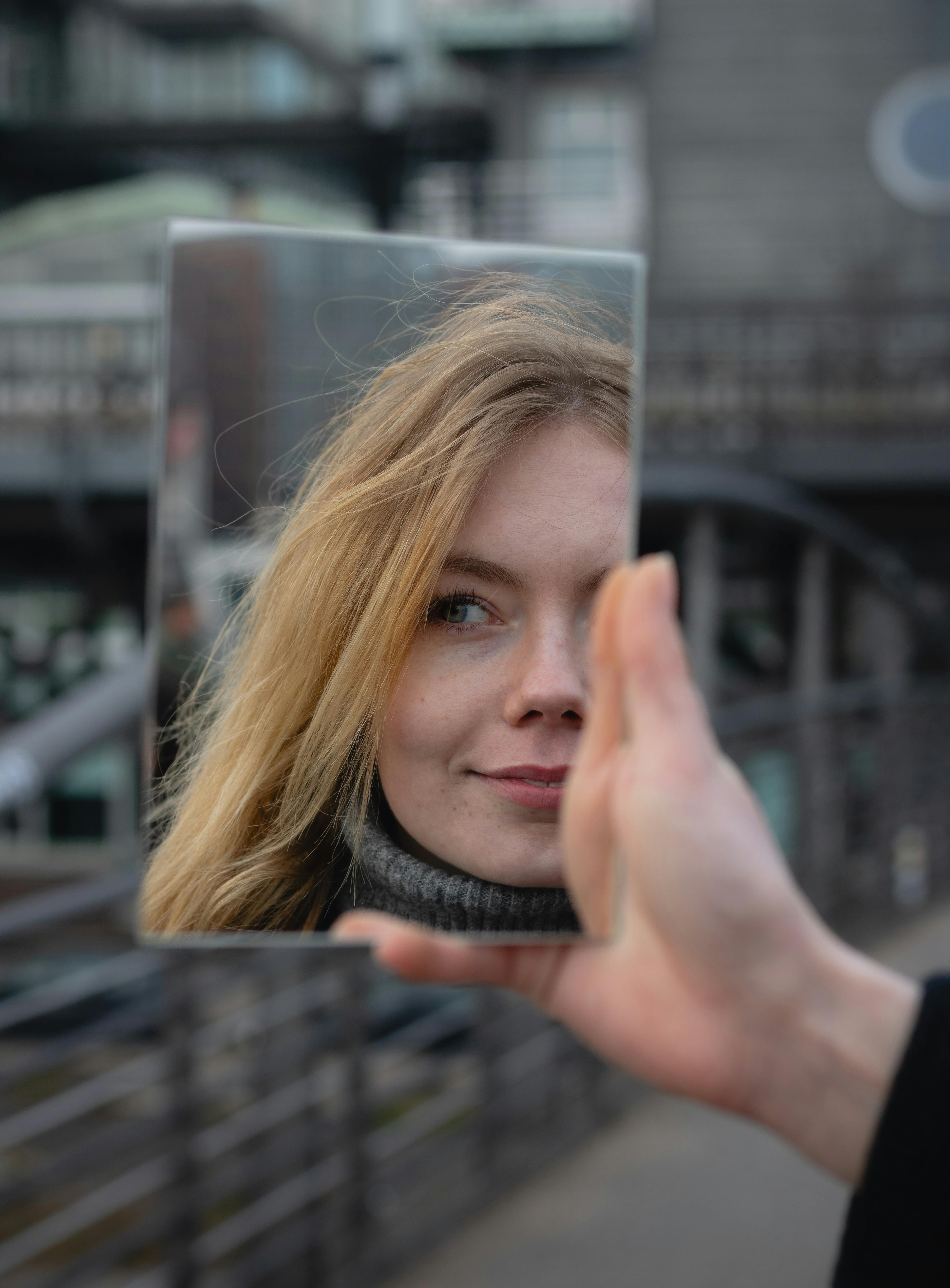 Aesthetic Girl Mirror Blur Photos, Download The BEST Free Aesthetic ...