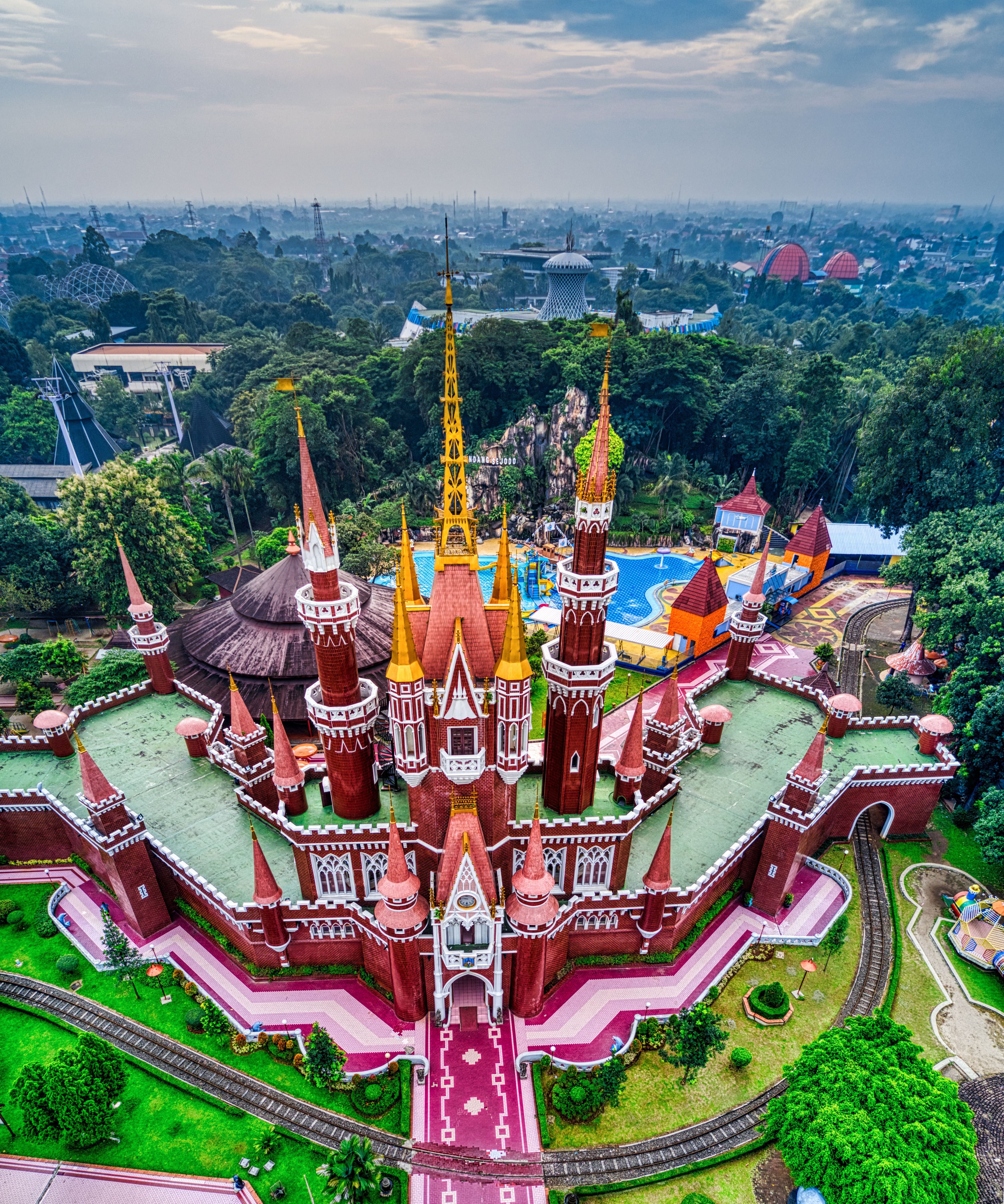 Red Castle · Free Stock Photo